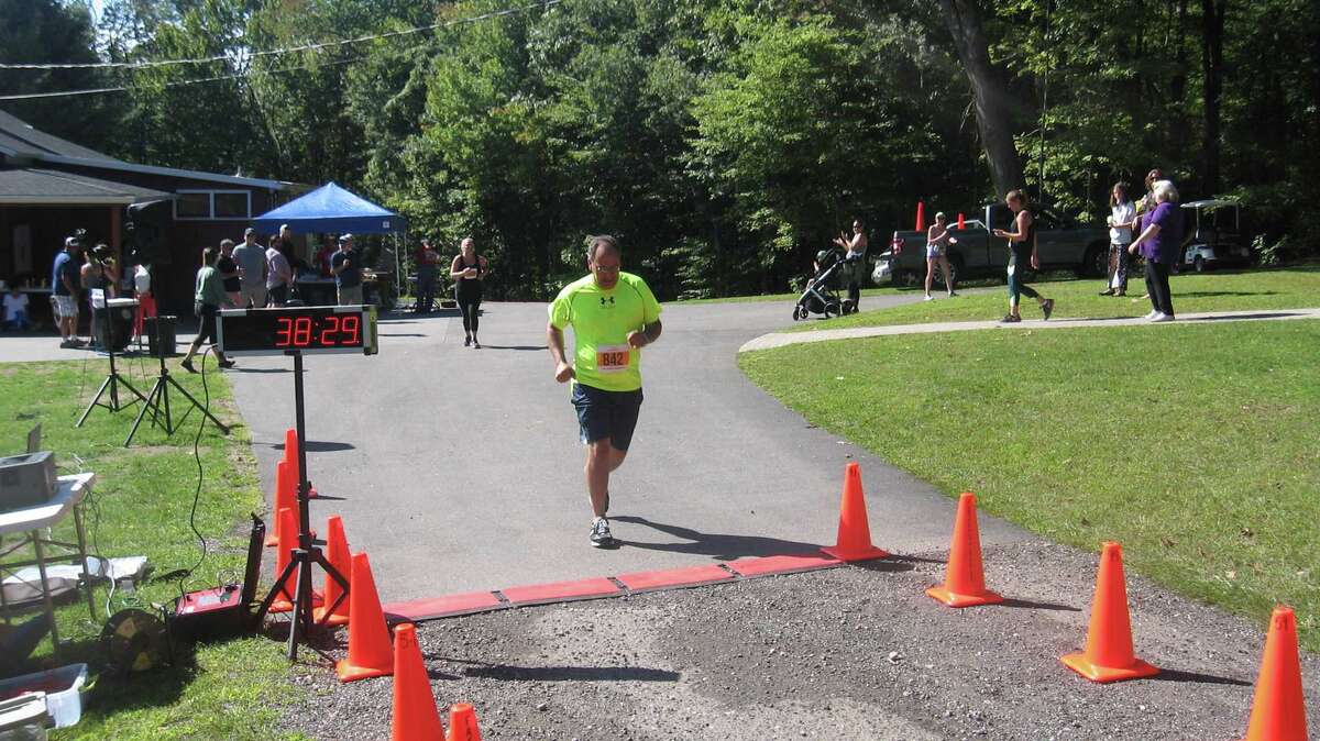 Torrington’s Miles 4 Moe race draws more than 100 runners