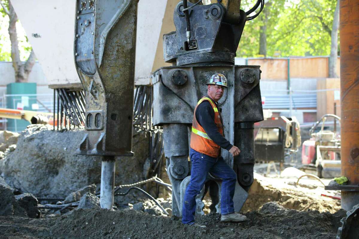 KeyArena roof suspended over crews as construction of new arena continues