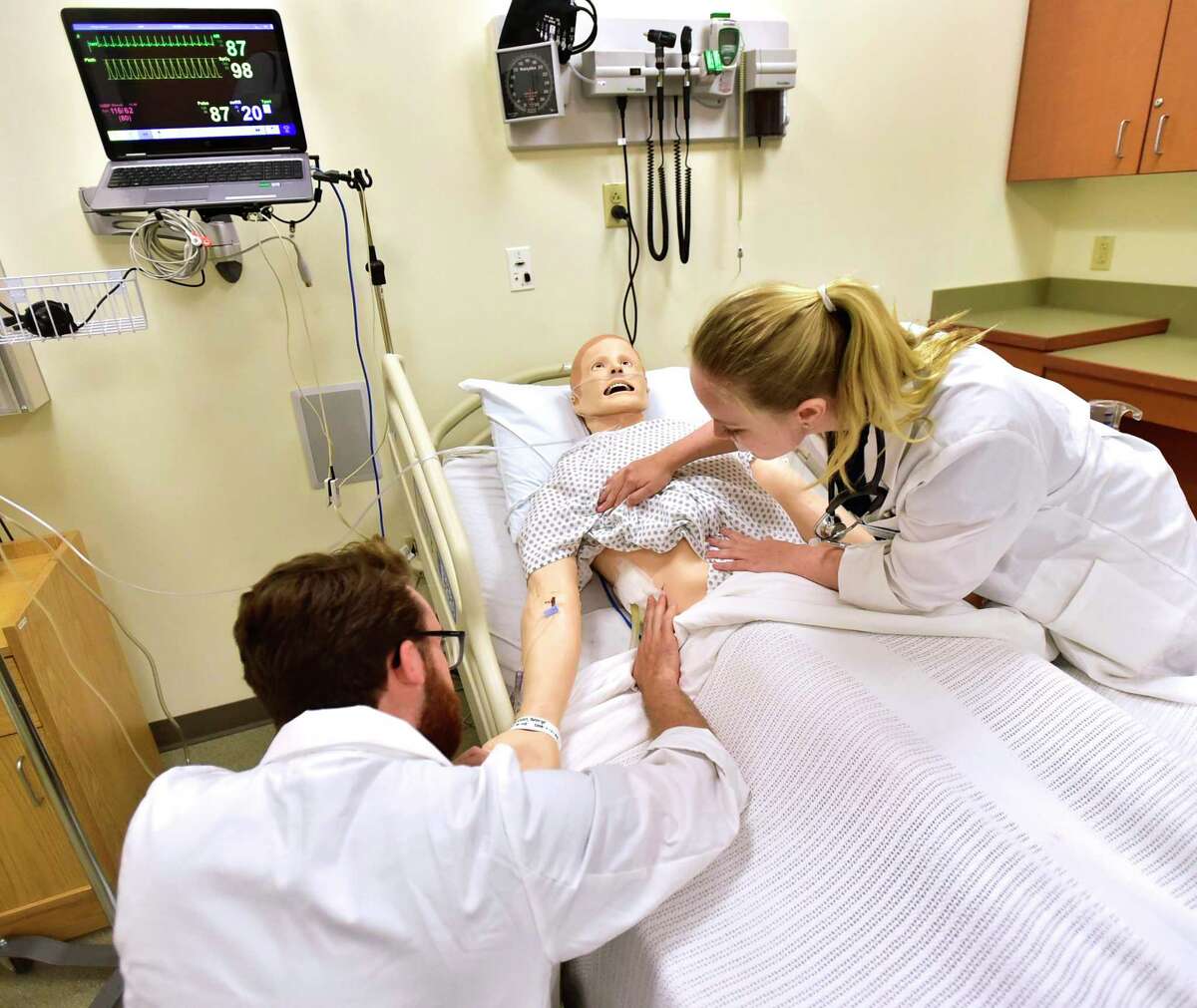Quinnipiac students use high-tech tools for medical training