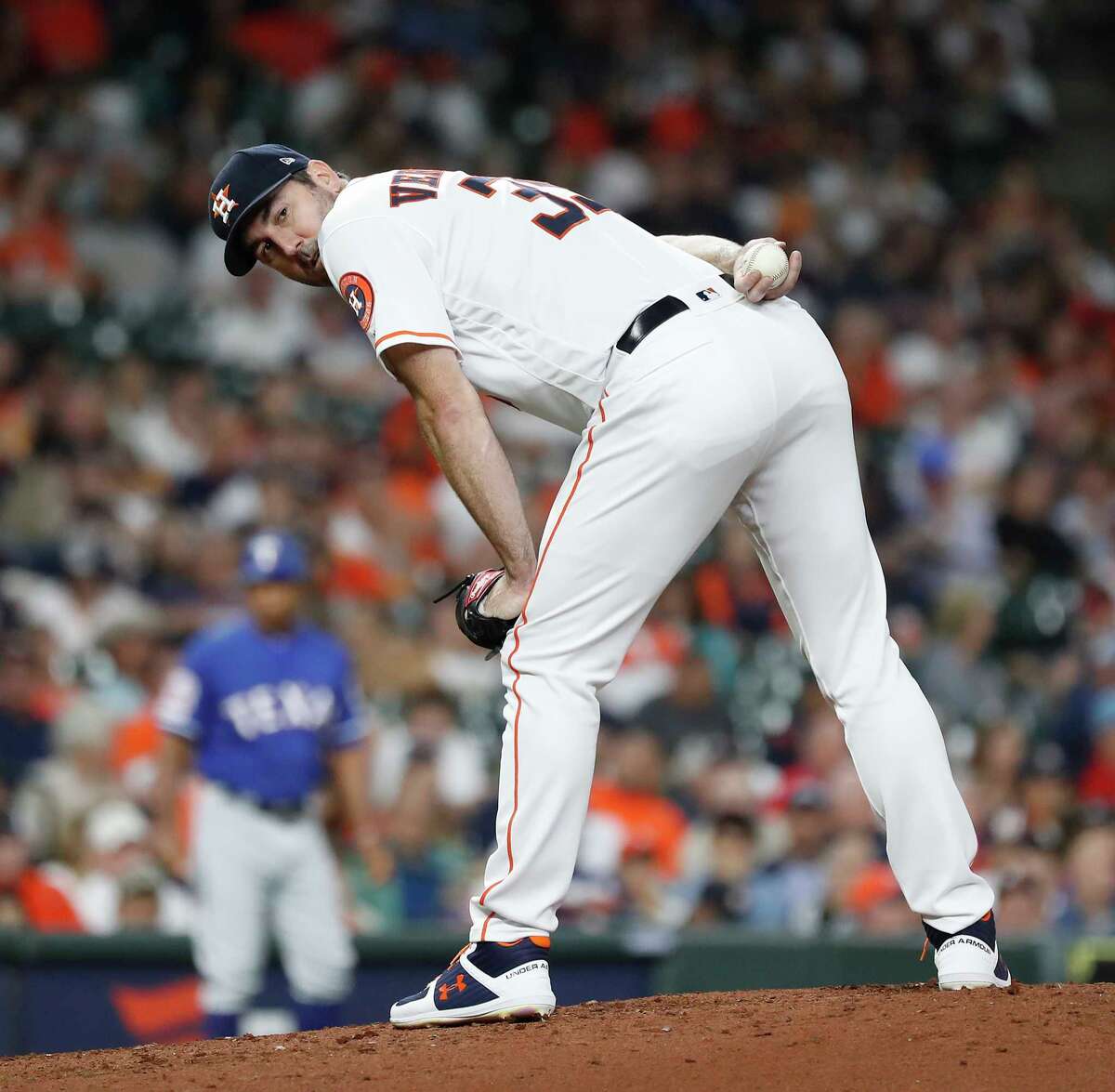 Astros' Justin Verlander gets home run support in win over Rangers