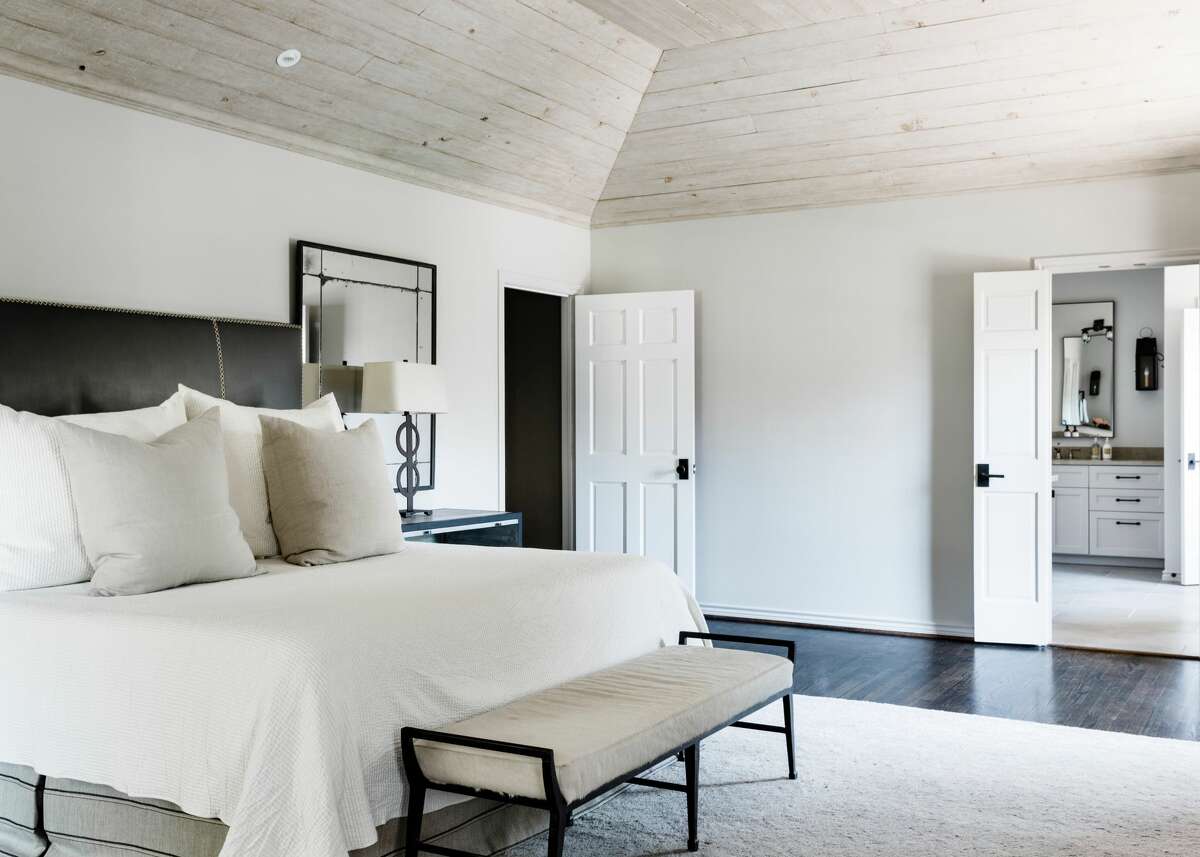 Golden retrievers rule the neutral roost in this Tanglewood home