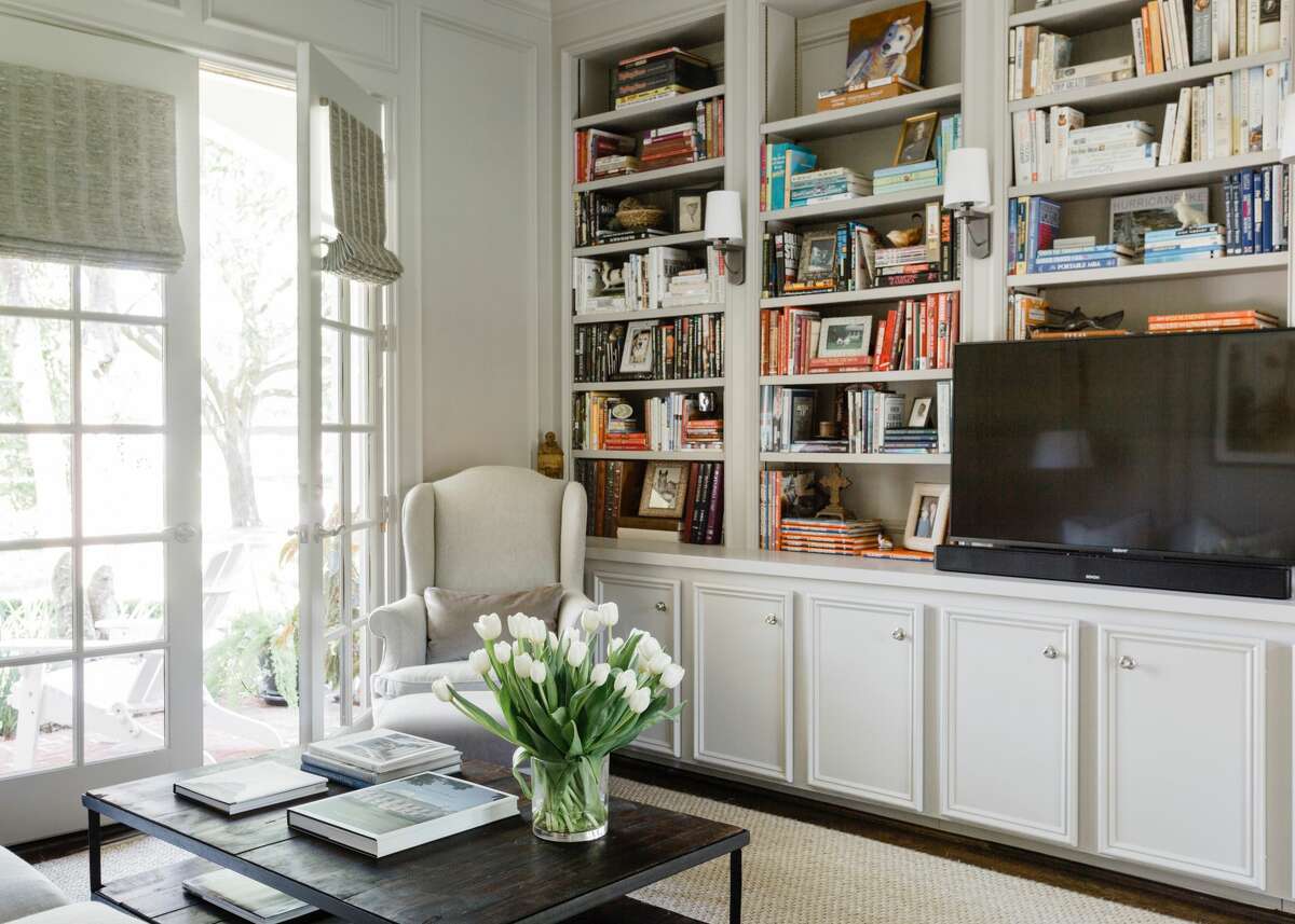 Golden retrievers rule the neutral roost in this Tanglewood home