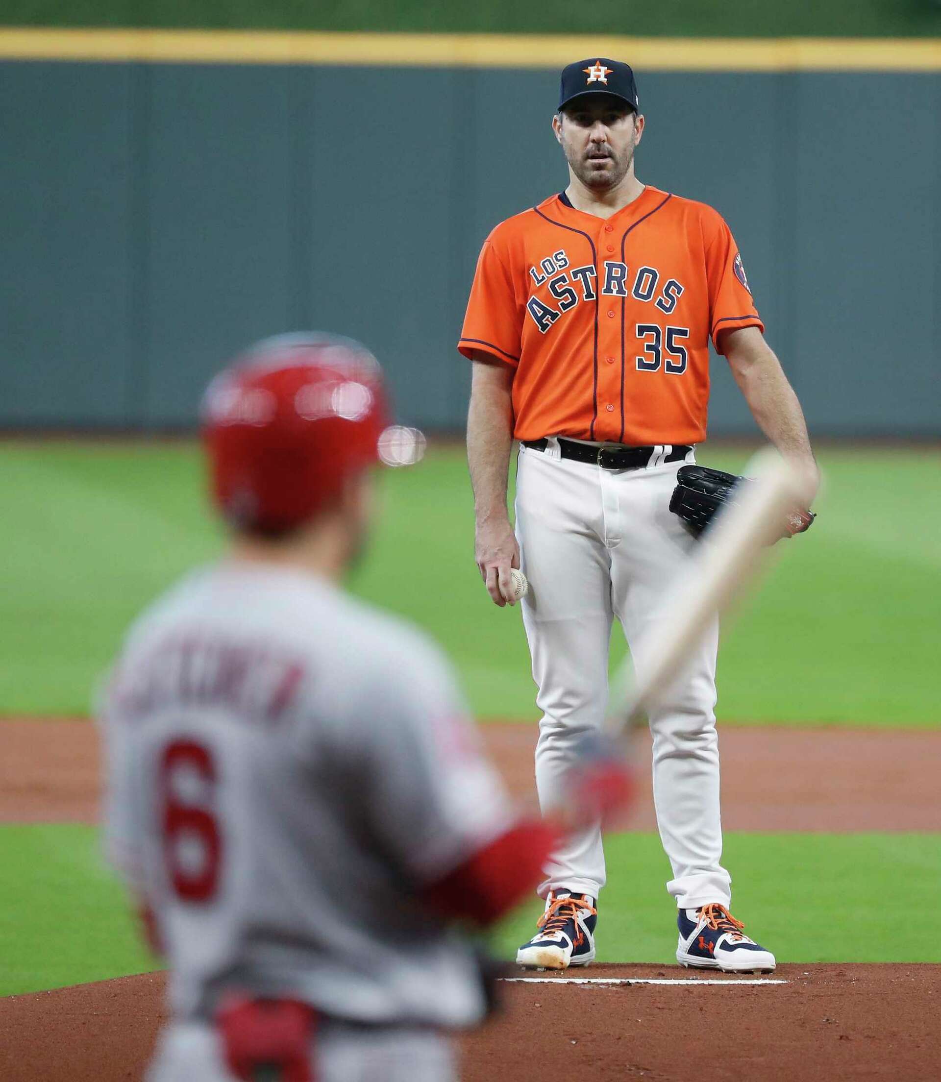 Astros claim third straight AL West title