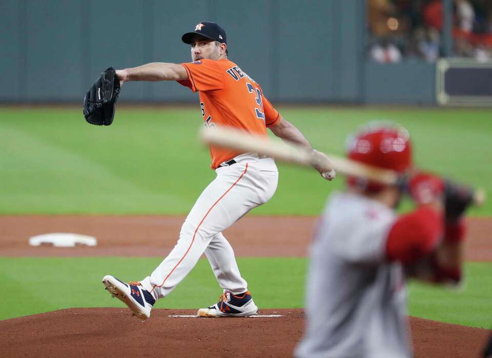 Astros claim third straight AL West title