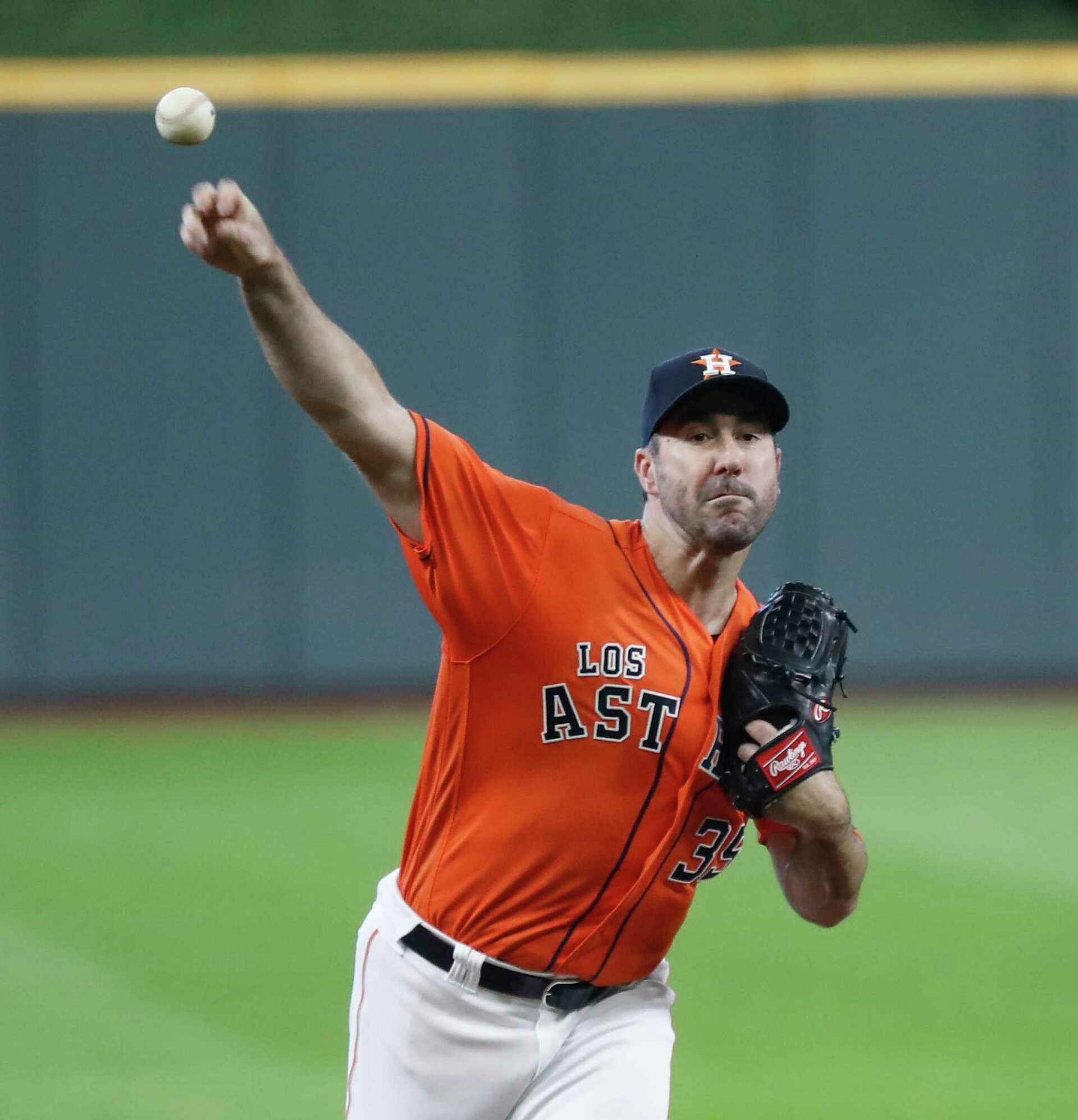 Astros claim third straight AL West title