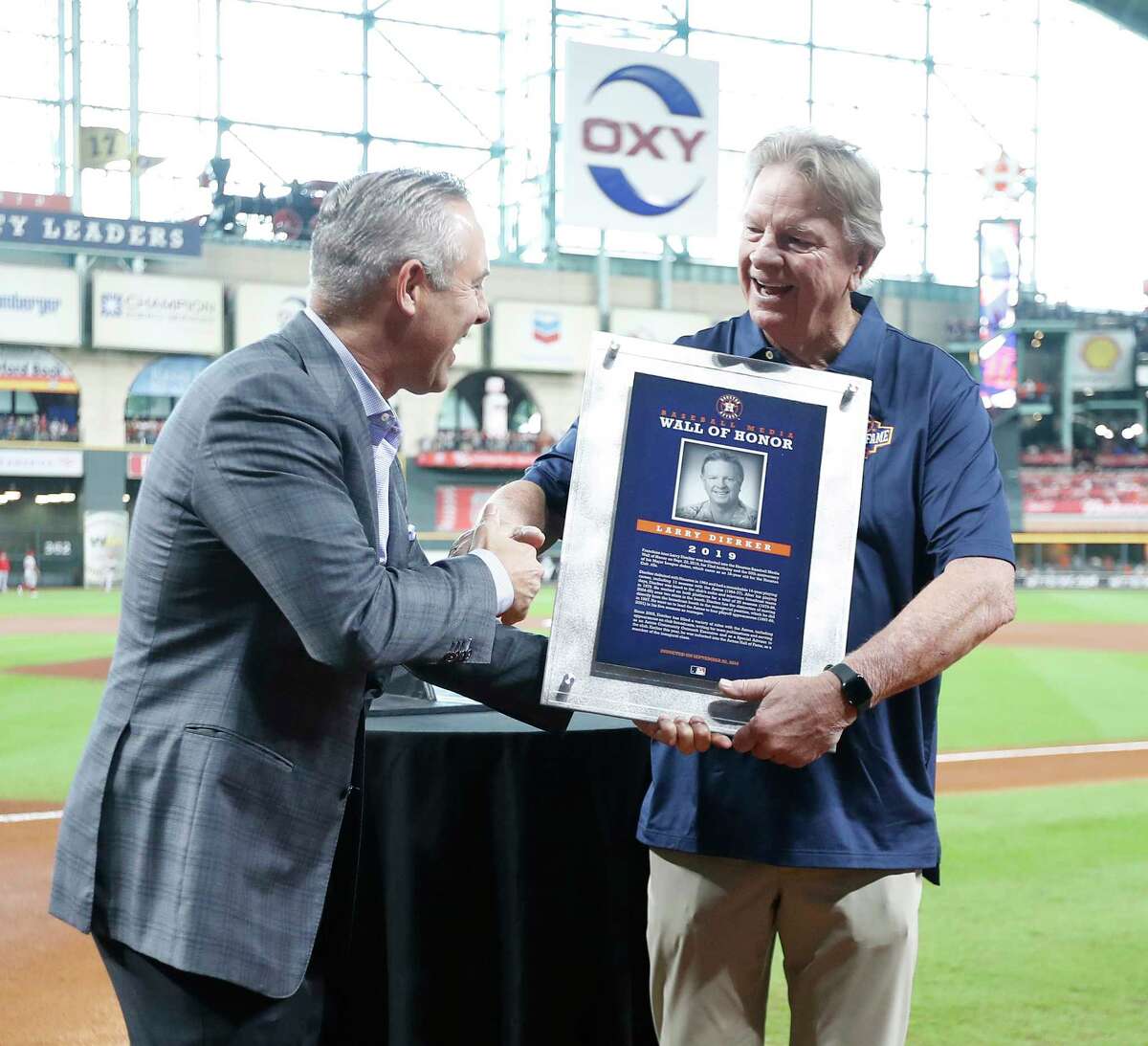Astros claim third straight AL West title