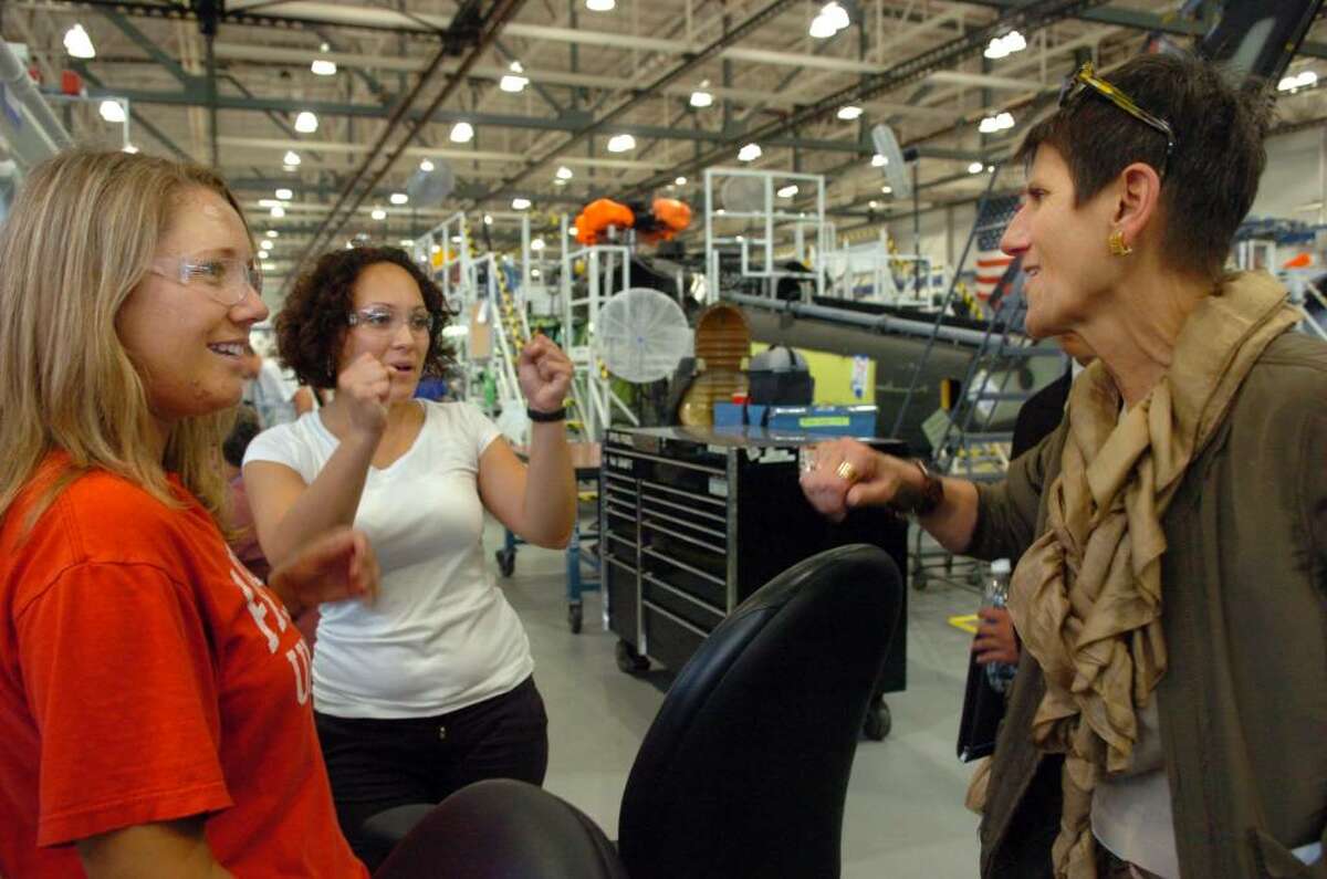 DeLauro: Presidental fleet should be Sikorsky-built