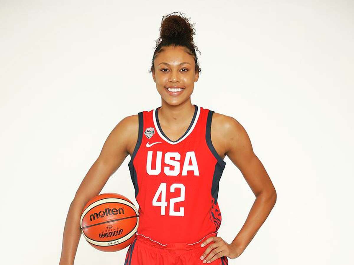 UConn’s Nelson-Ododa learning from the best of the bigs