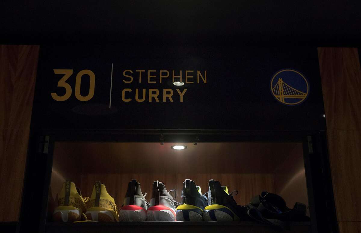 360-degree tour: Warriors locker room and player luxuries at Chase Center