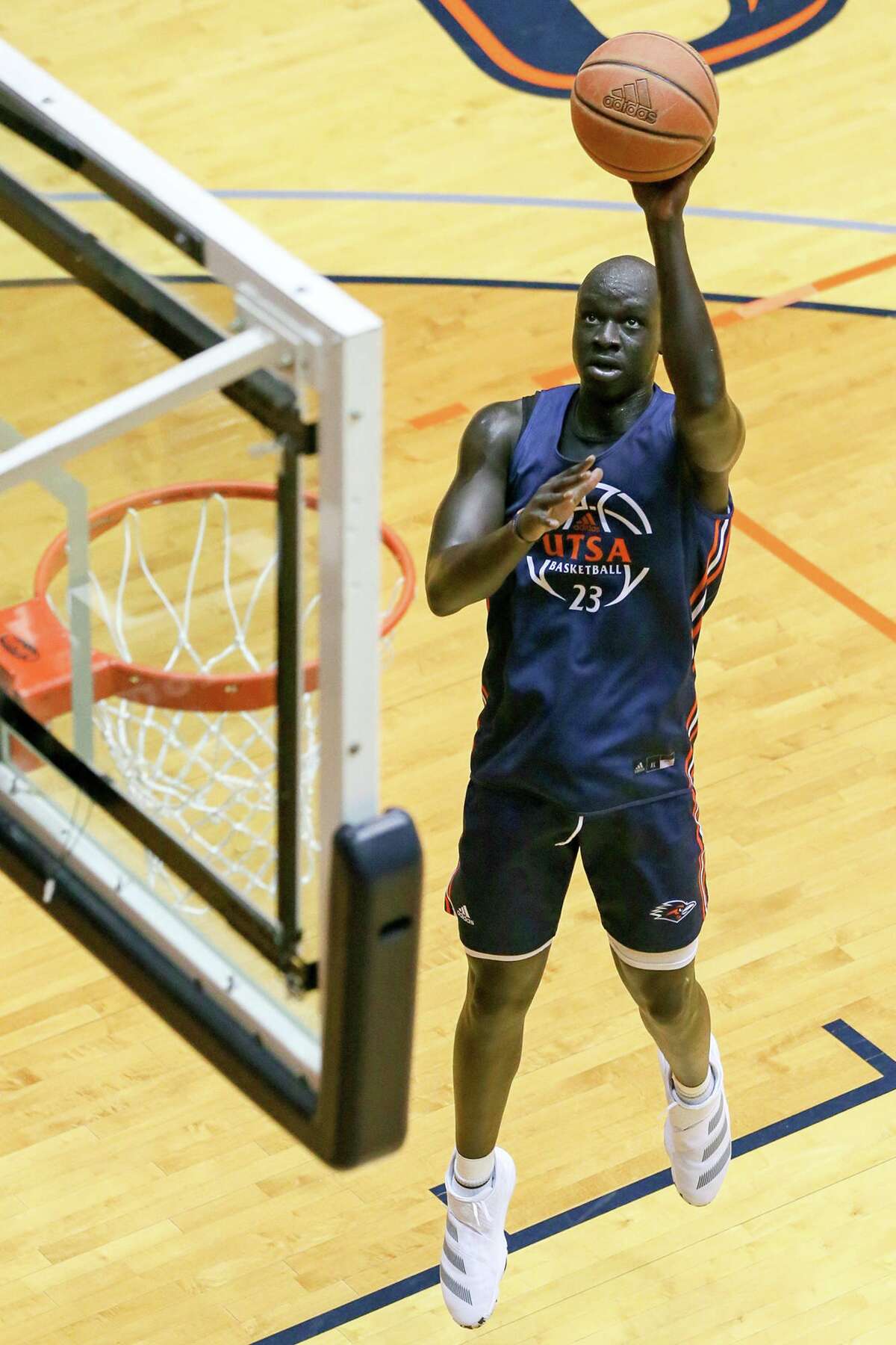 Expectations high as UTSA men’s basketball opens practice