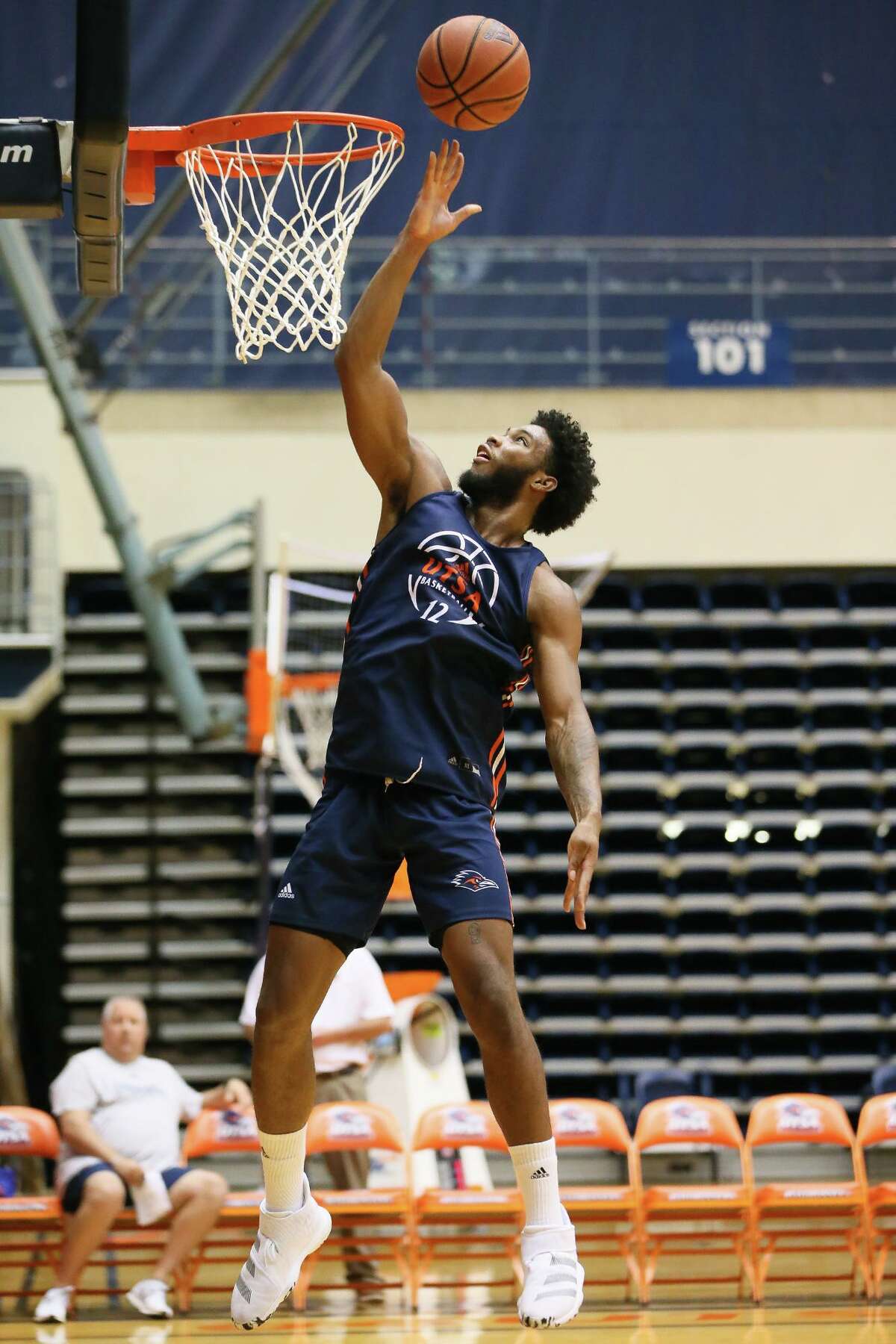 A UTSA student balled up with Adam Sandler