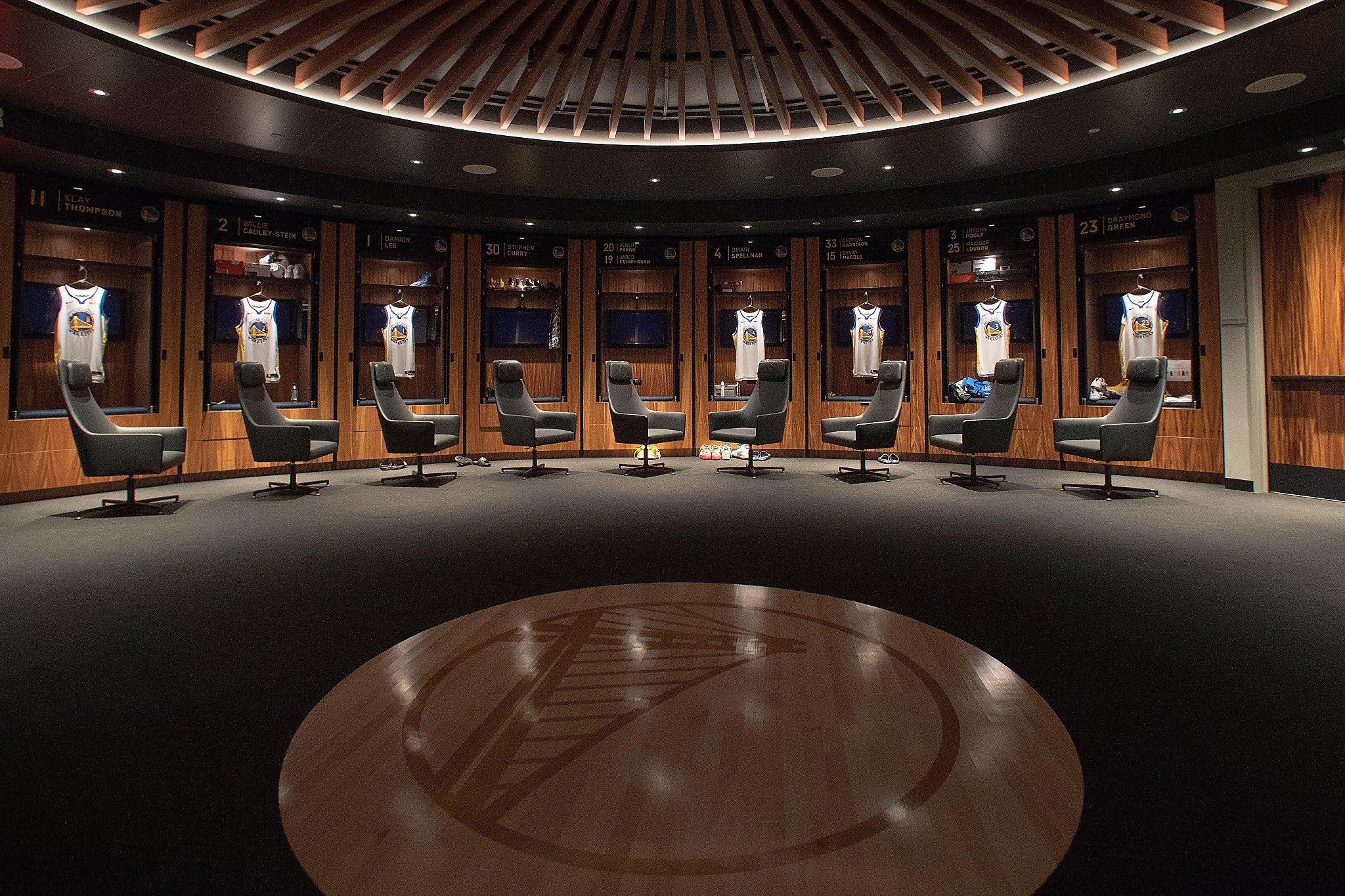 360-degree tour: Warriors locker room and player luxuries at Chase ...