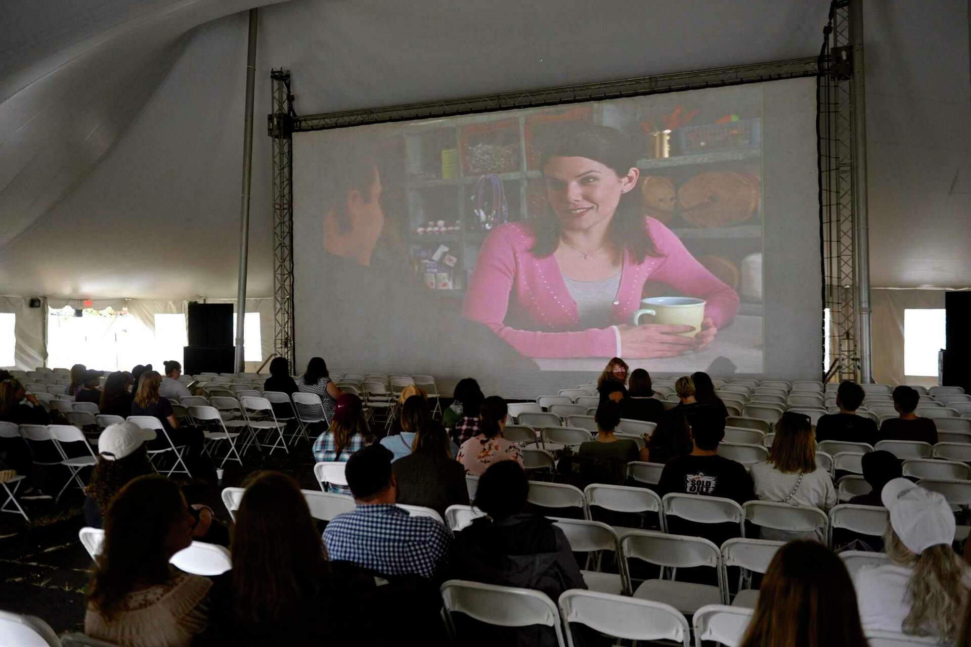 'Gilmore Girls' festival returns to CT as 'The Firelight Event'