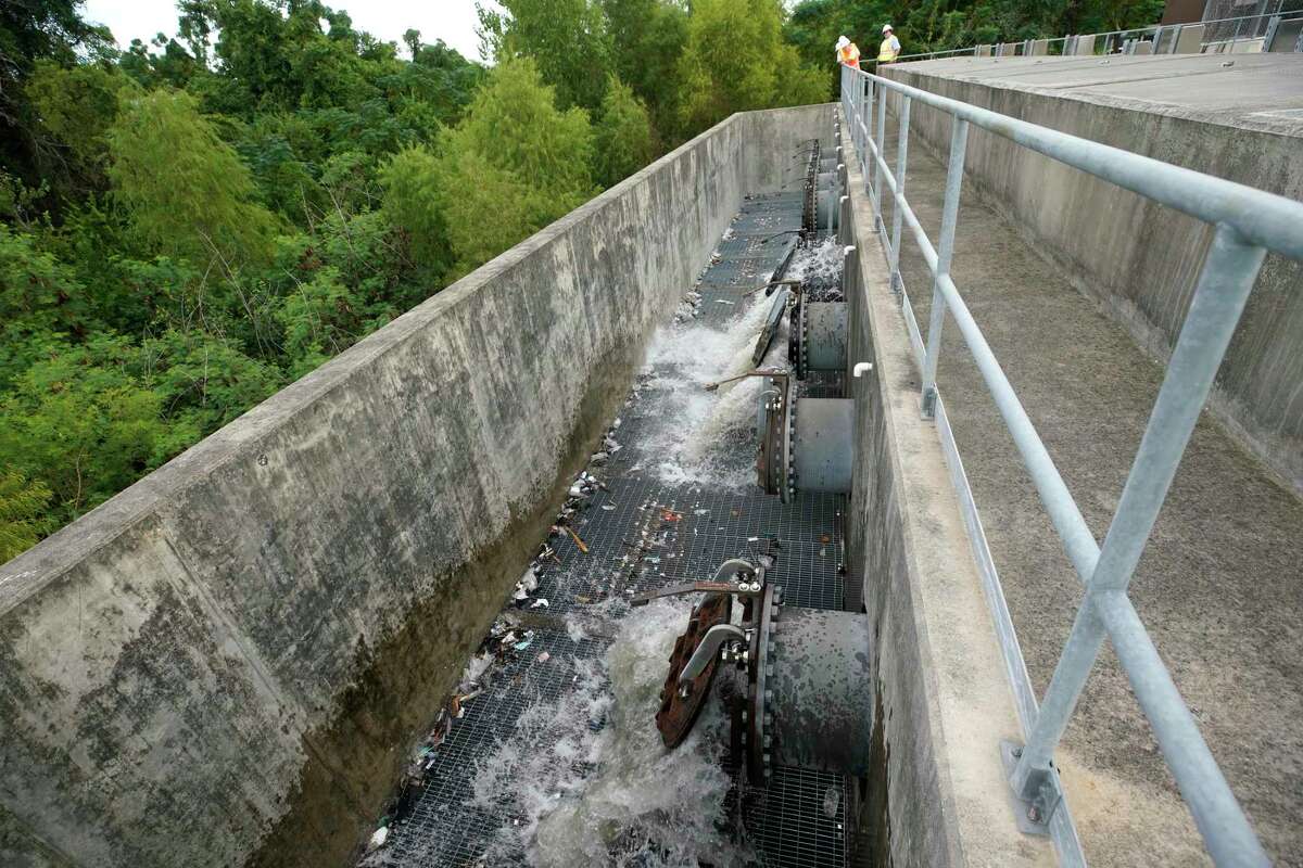 TxDOT pumps up freeway drainage efforts, but cannot curtail every flash ...