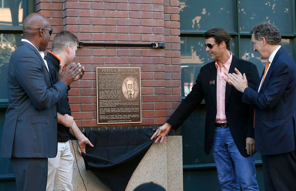 Late Giants owner Peter Magowan enshrined on Wall of Fame he created