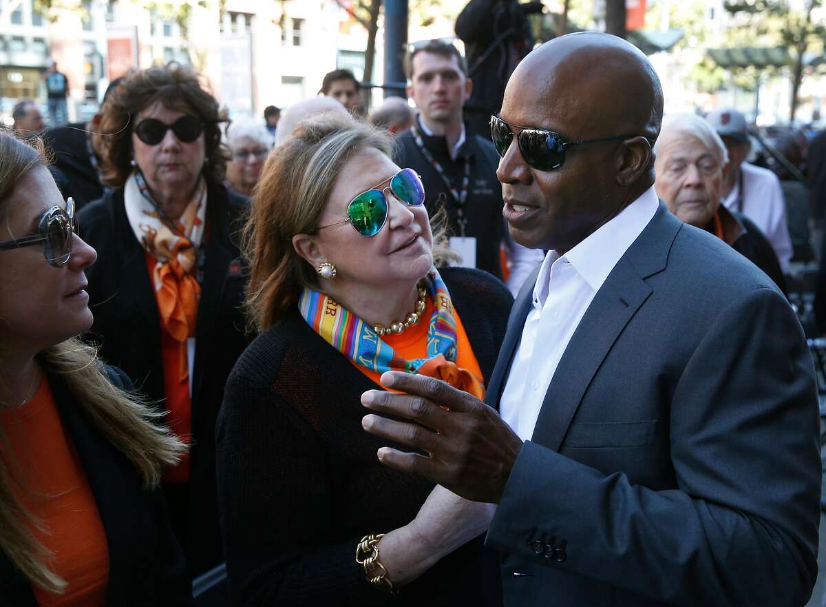 Late Giants owner Peter Magowan enshrined on Wall of Fame he created