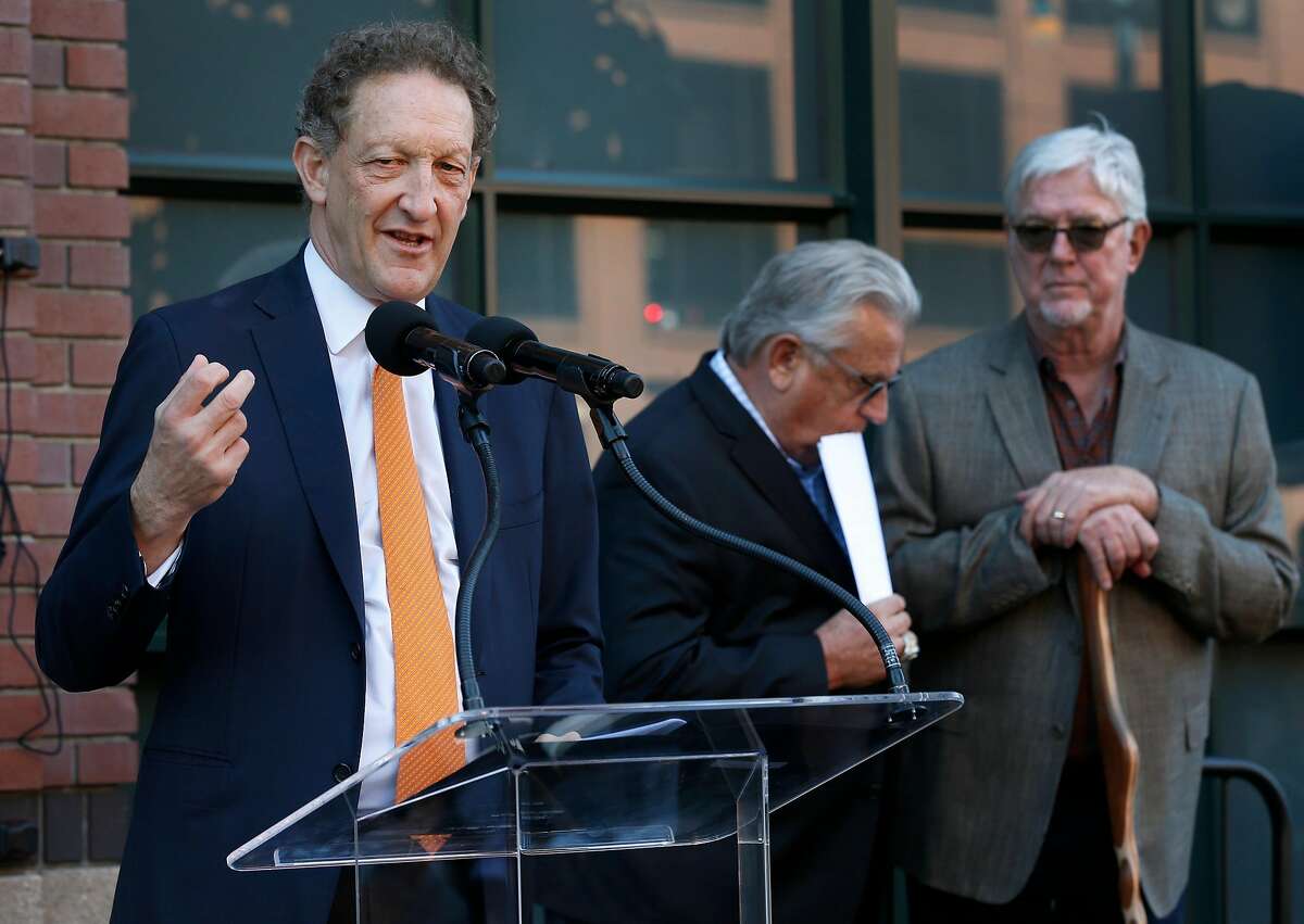 Late Giants owner Peter Magowan enshrined on Wall of Fame he created