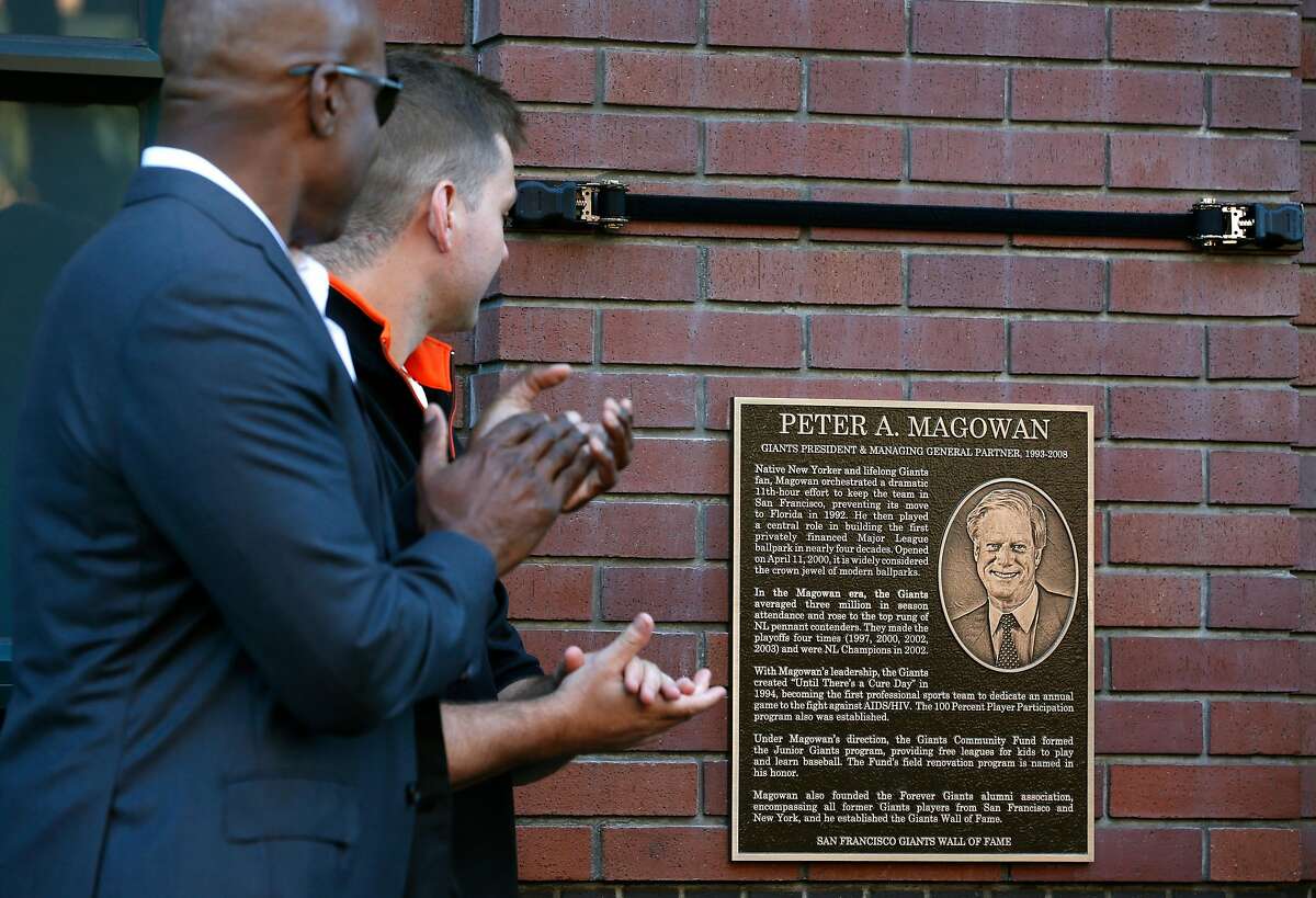 Late Giants owner Peter Magowan enshrined on Wall of Fame he created