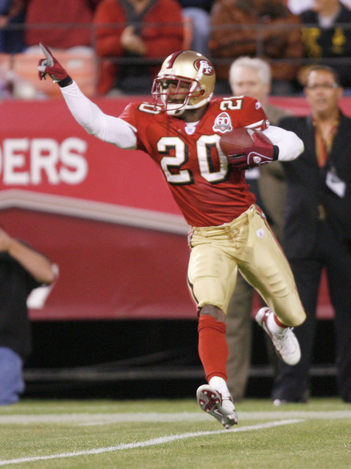 Texans signing safety Mike Adams