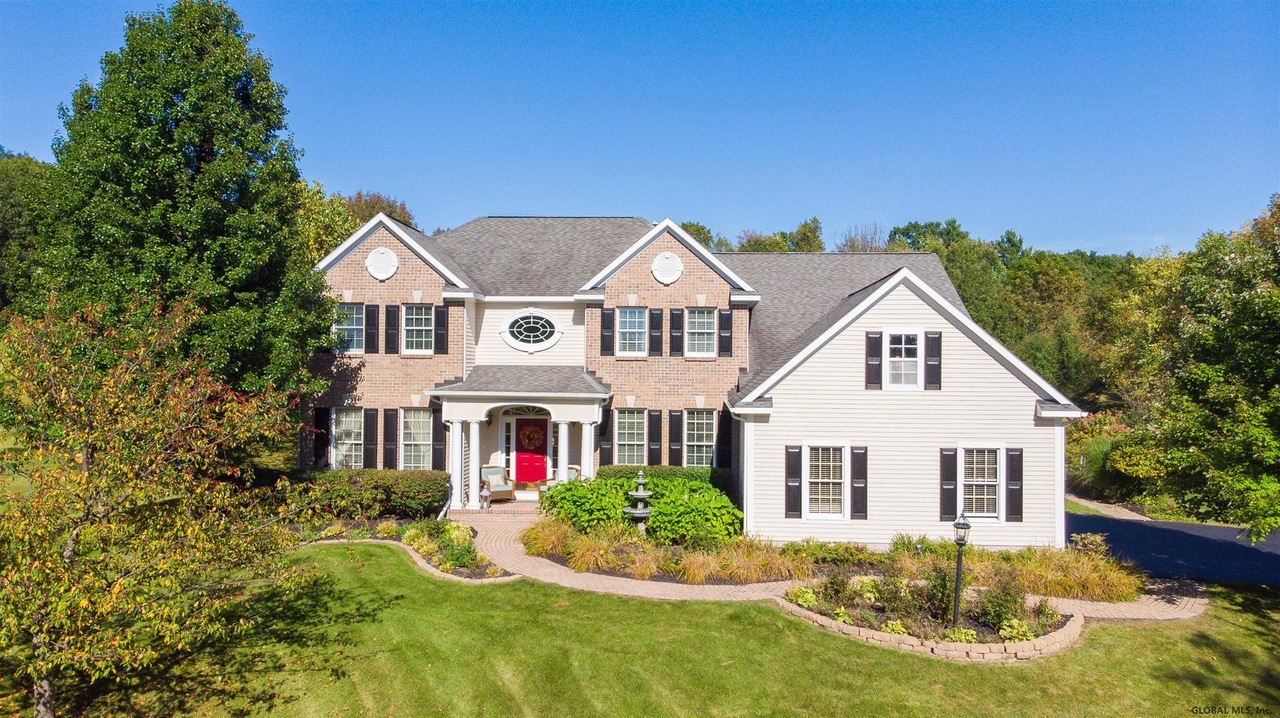 Photos: 4 houses new on the market