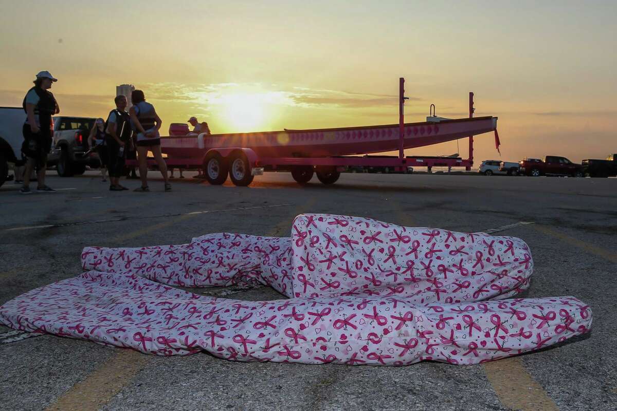 Houston’s Pink Phurree dragon boat raises breast cancer awareness