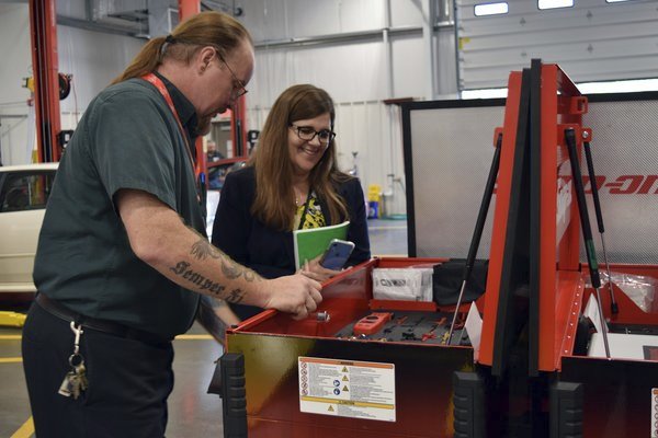 Tech center unveils new auto lab at open house