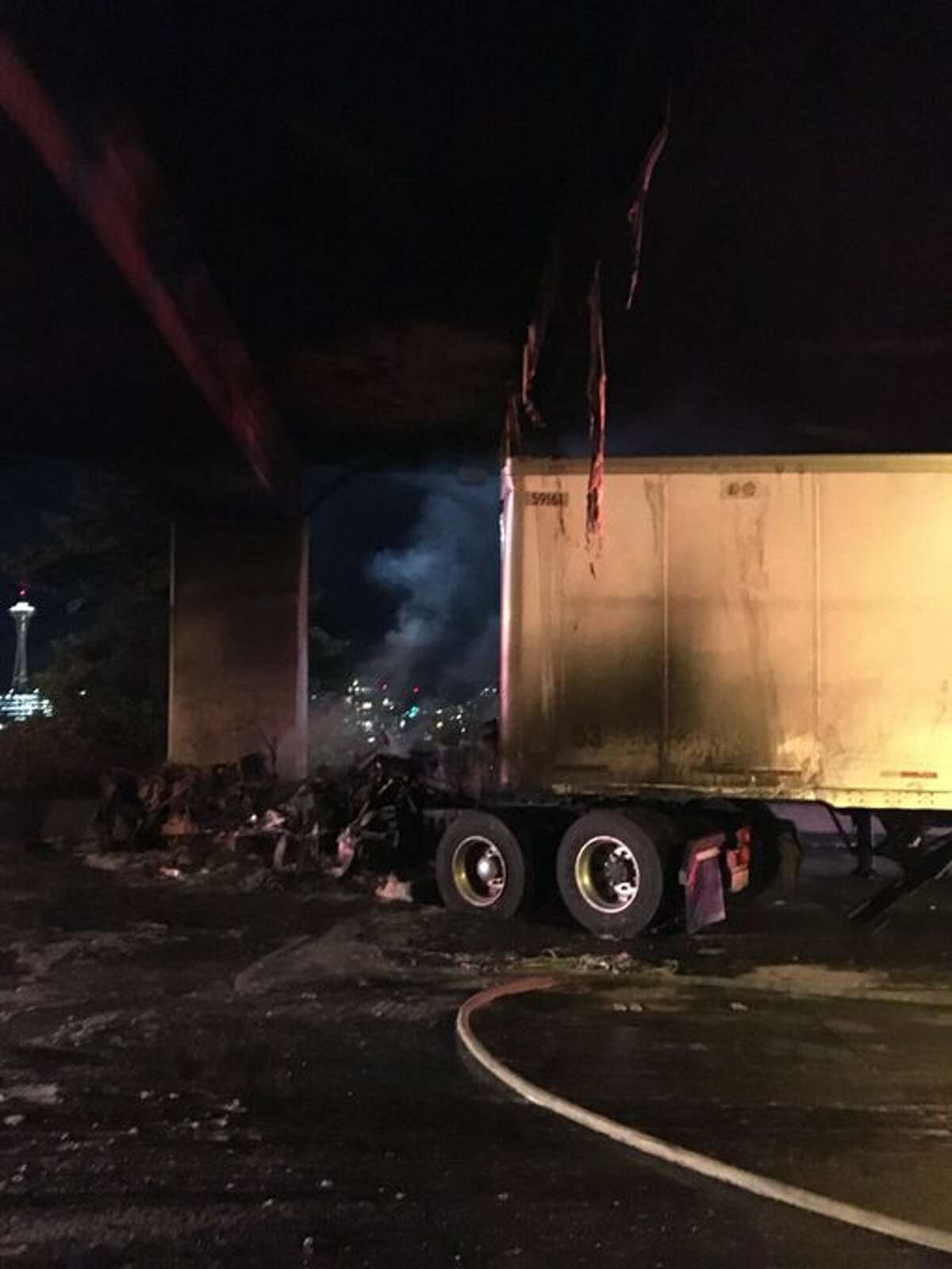 I-5 express lanes closed in Seattle after tractor-trailer crash, fire ...