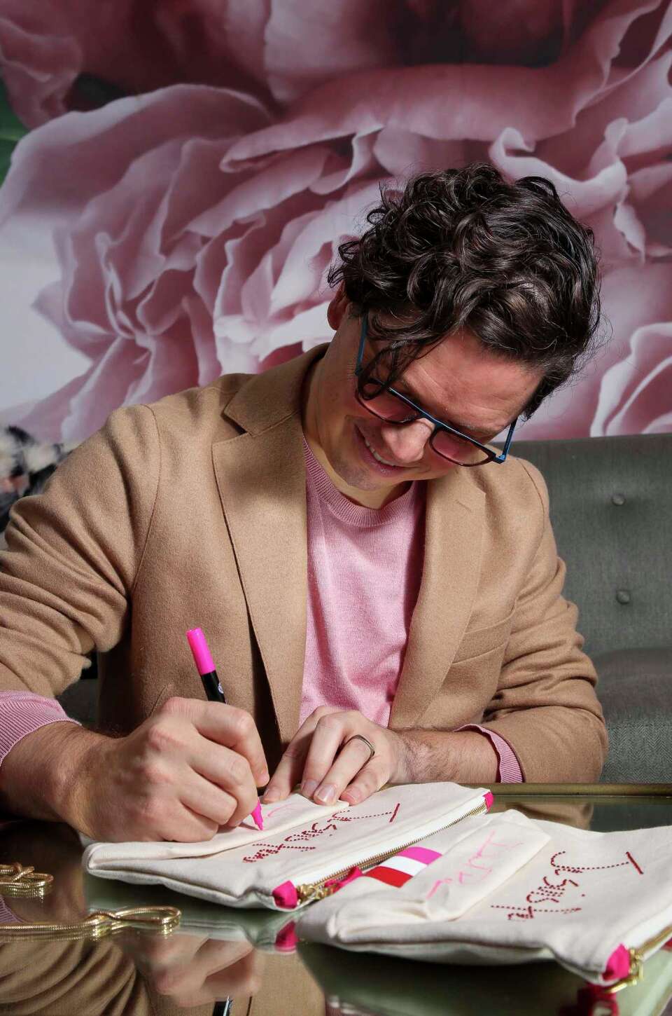 Houston designer David Peck creates limited-edition bags benefiting Komen