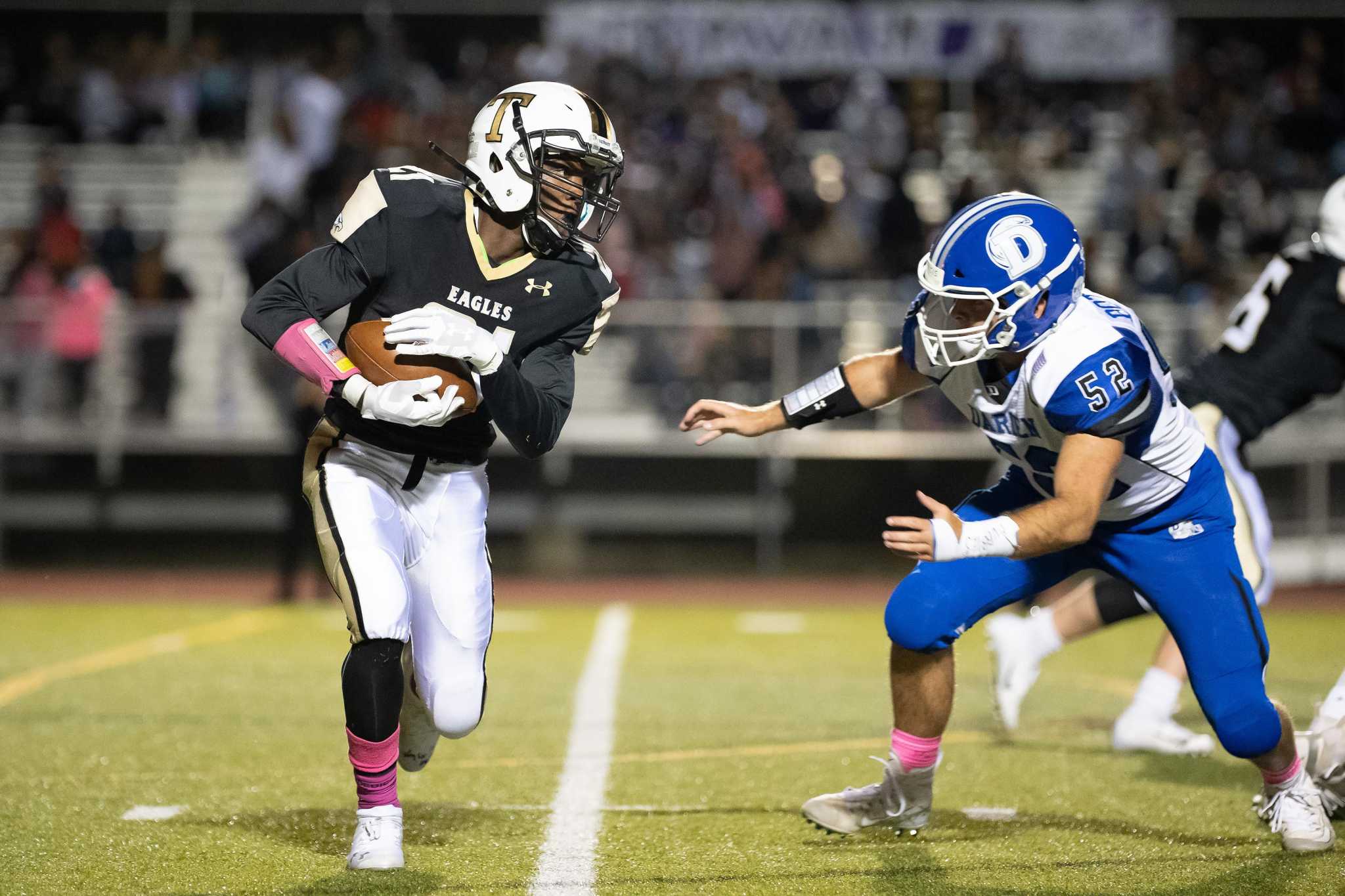 Kirby’s 3 TDs lead No. 4 Darien past Trumbull