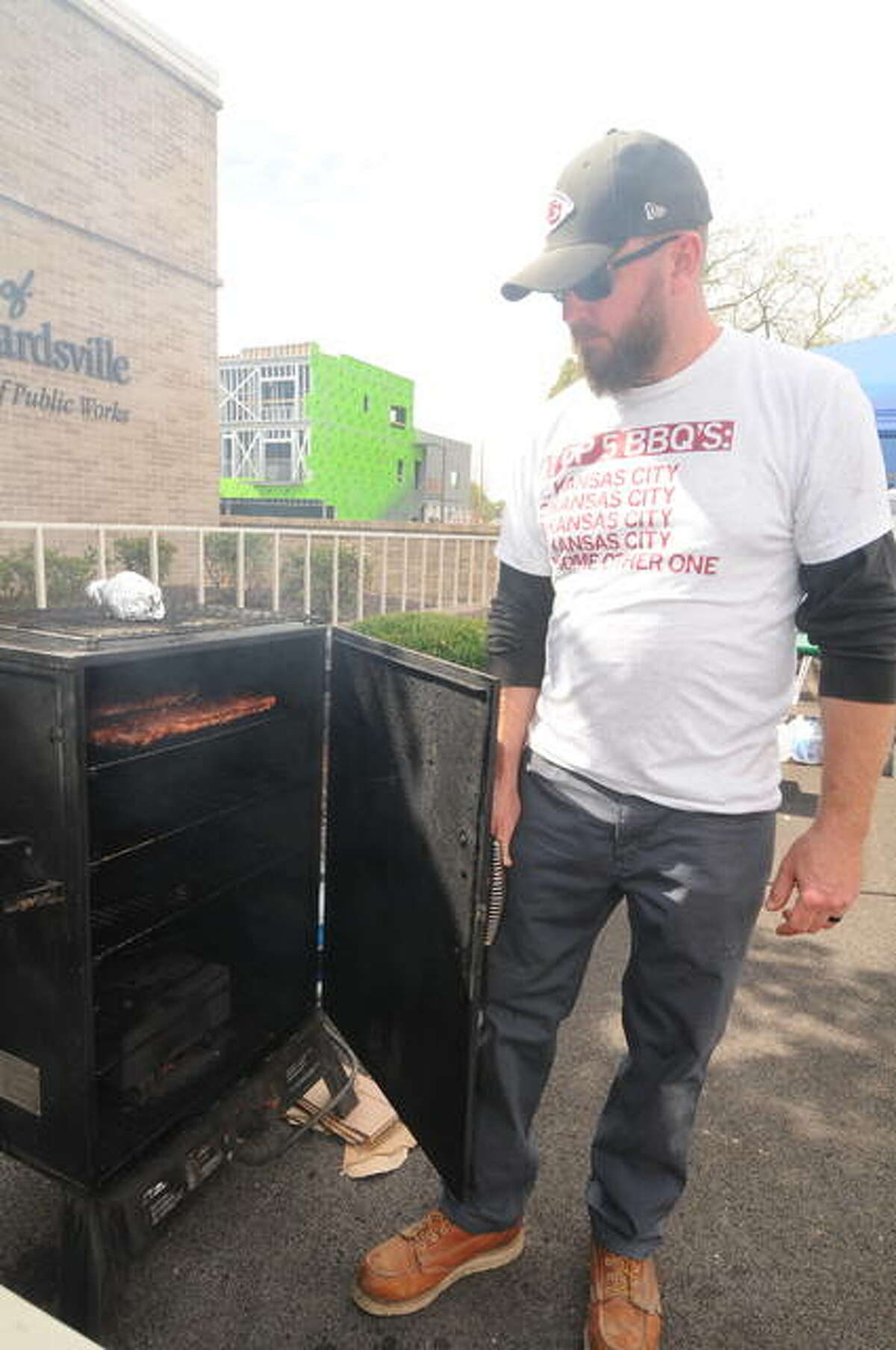 Edwardsville Roots Fest finger licking good