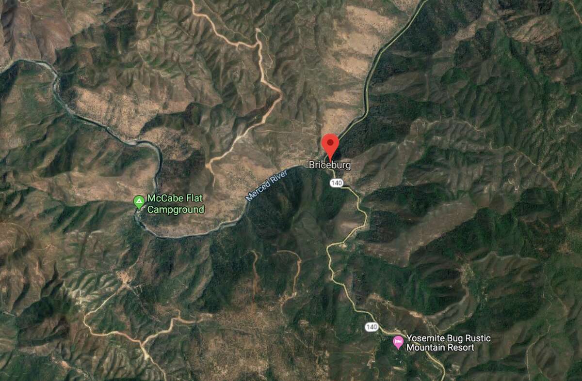 Wildfire closes Yosemite route, forces evacuations