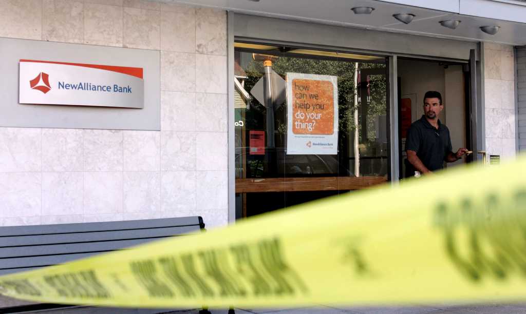 Summer Street bank robbed