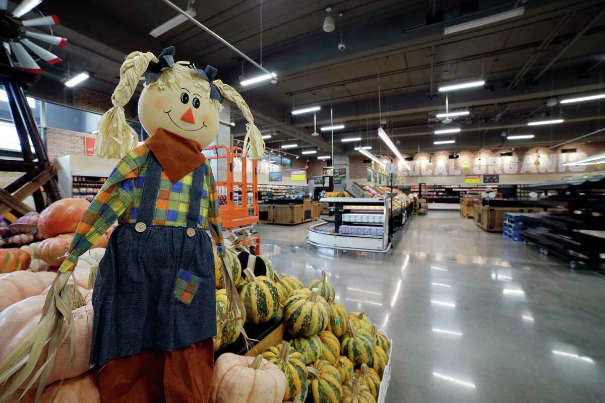 Check out H-E-B’s new Buffalo Heights grocery store