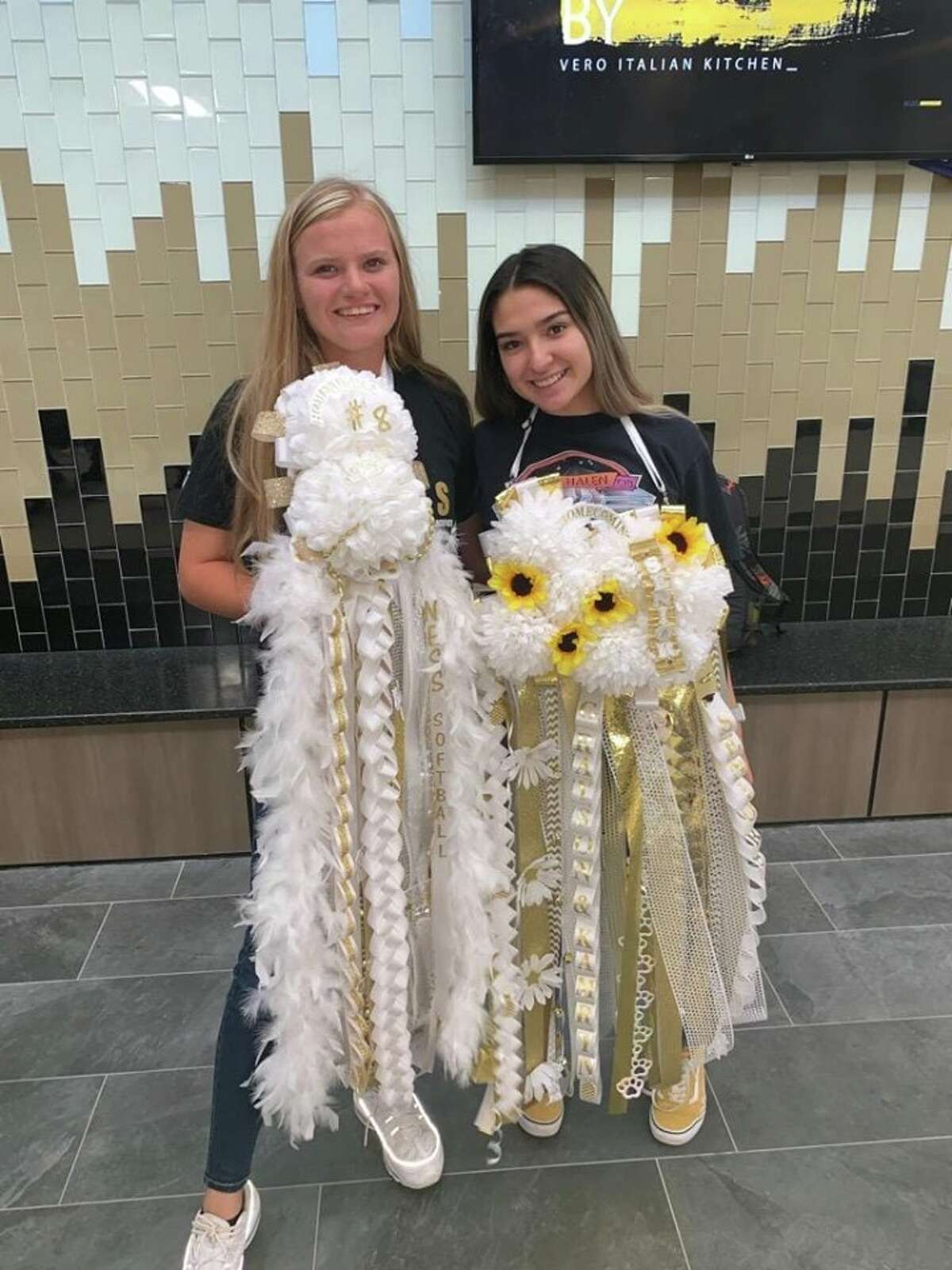 Houston-area students celebrate Texas homecoming tradition with ...