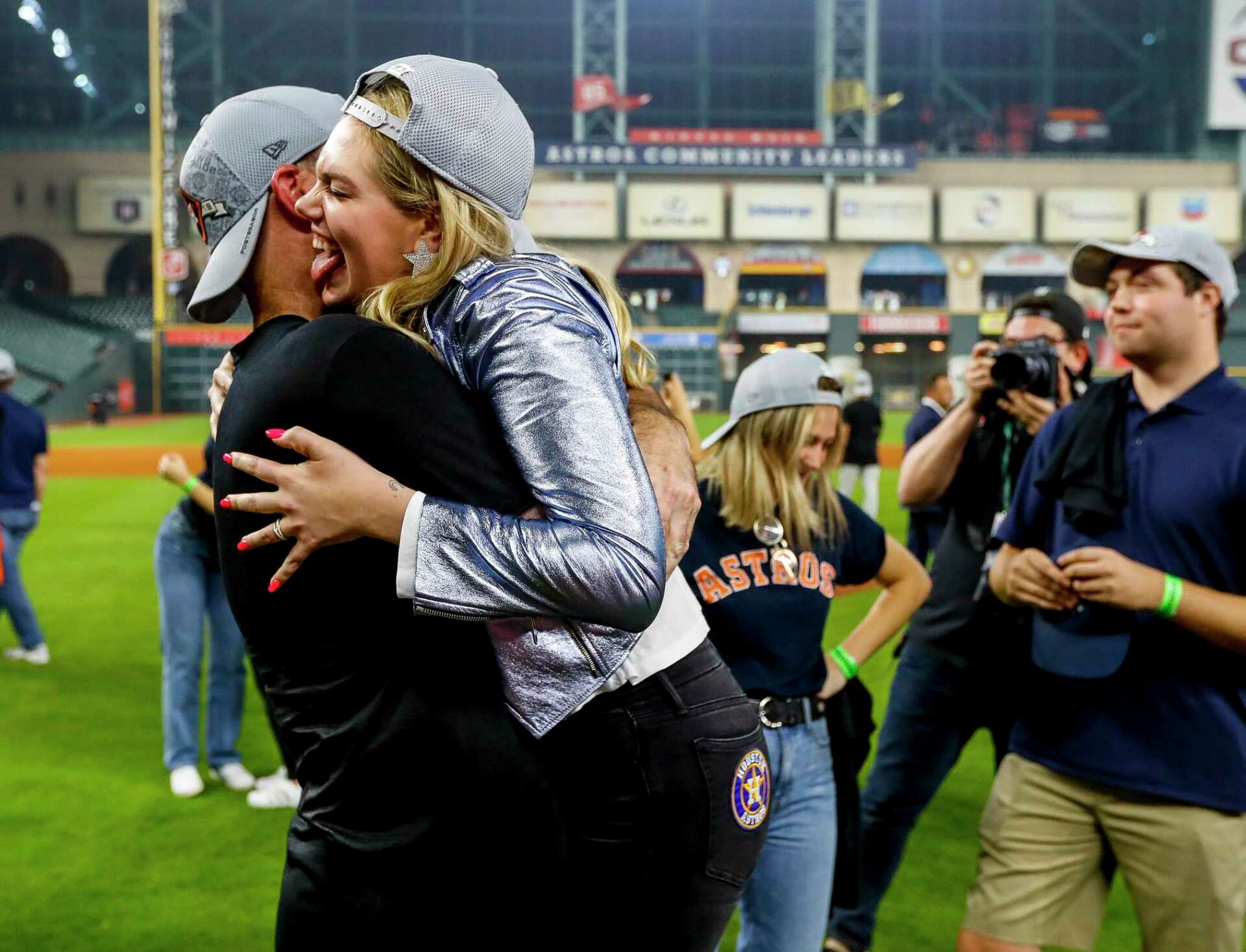 Kate Upton, Amy Cole recreate their husbands' Sports Illustrated cover look