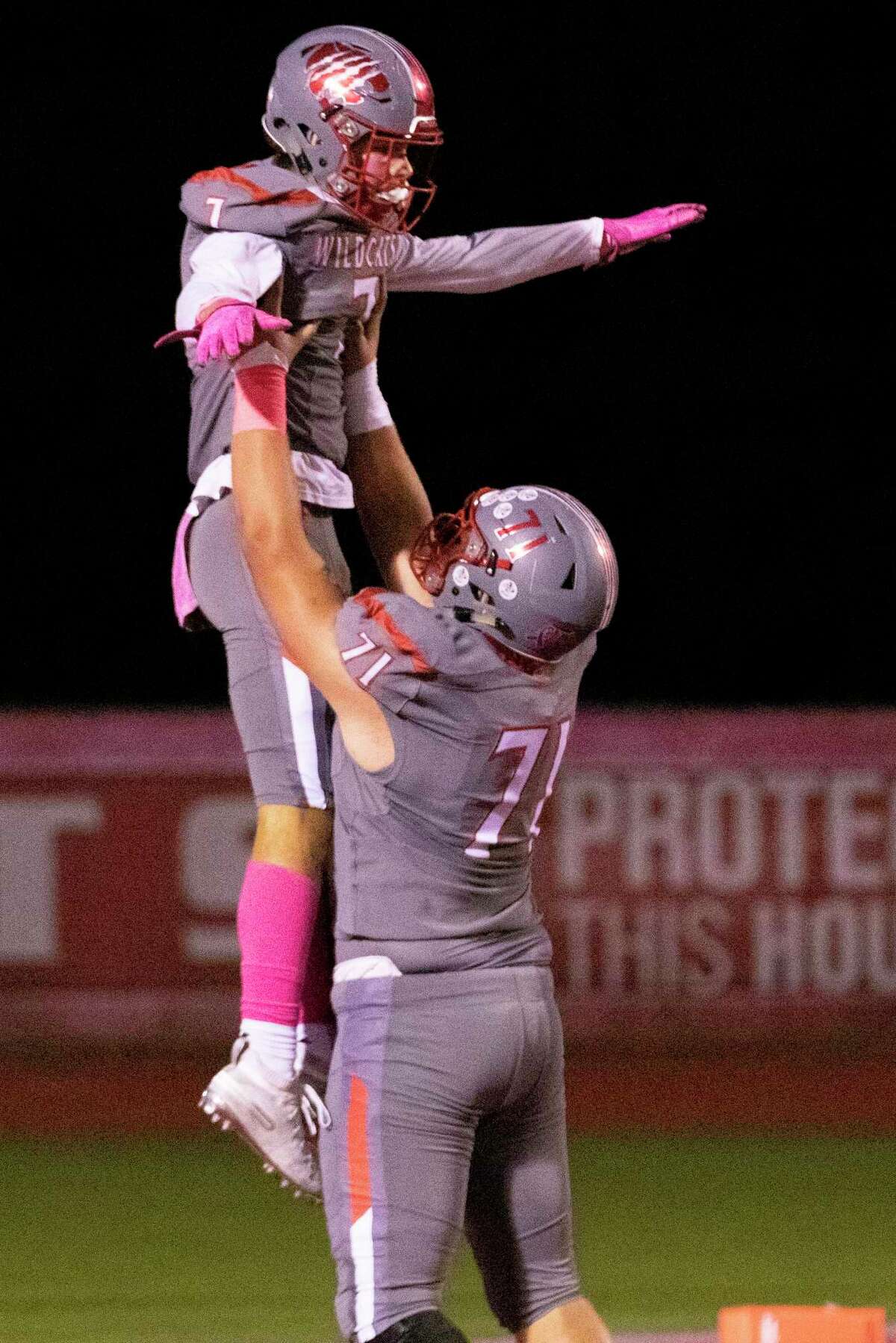 FOOTBALL: Splendora routs Livingston in district opener