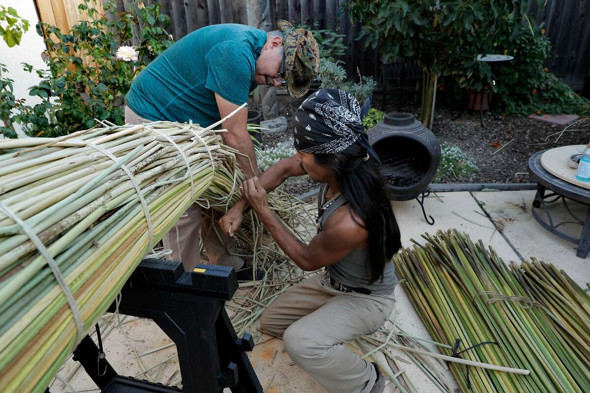 Reeds, hands and old ways come together to make Ohlone boat to paddle ...