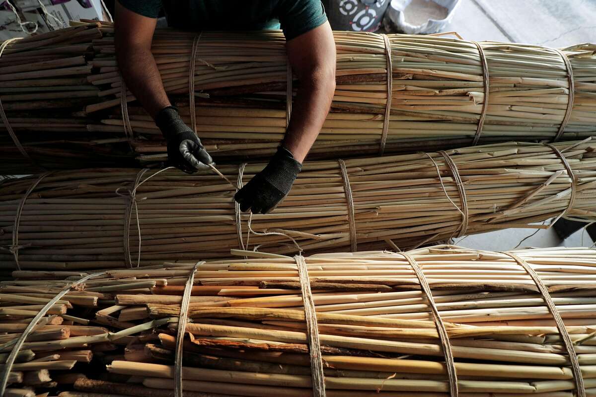 Reeds, hands and old ways come together to make Ohlone boat to paddle ...