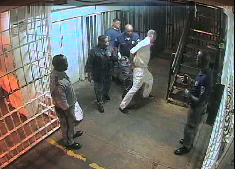 Texas prison sergeant found not guilty after video showed him slamming ...