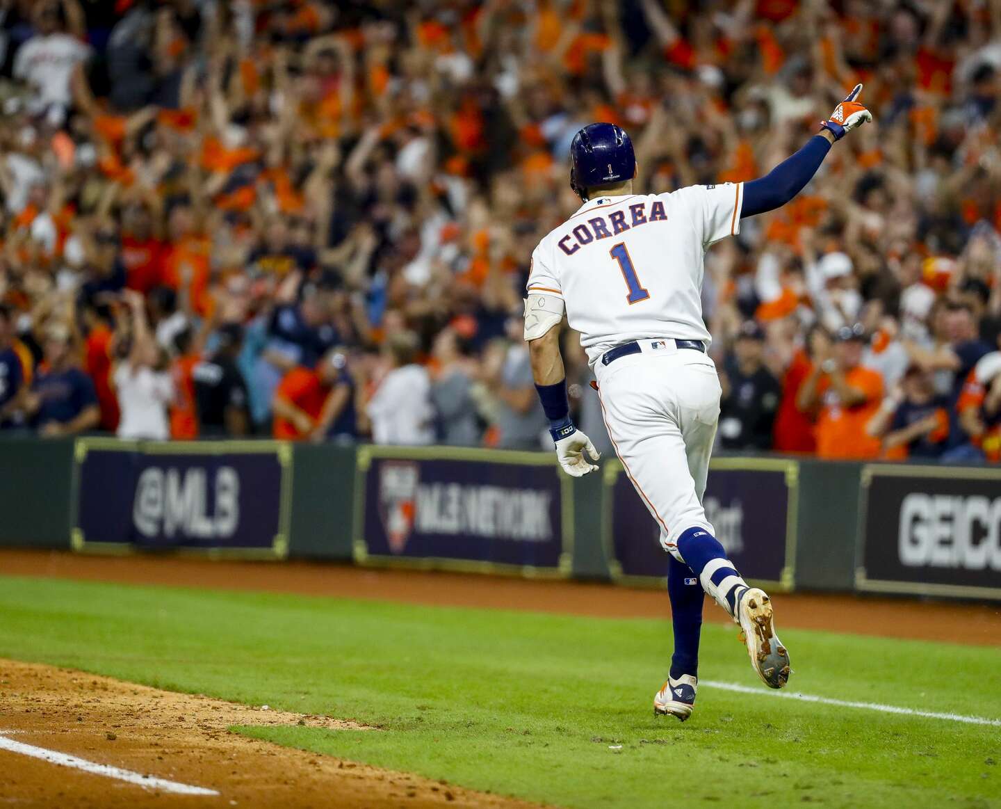 Must-see photos from Carlos Correa's walk-off homer