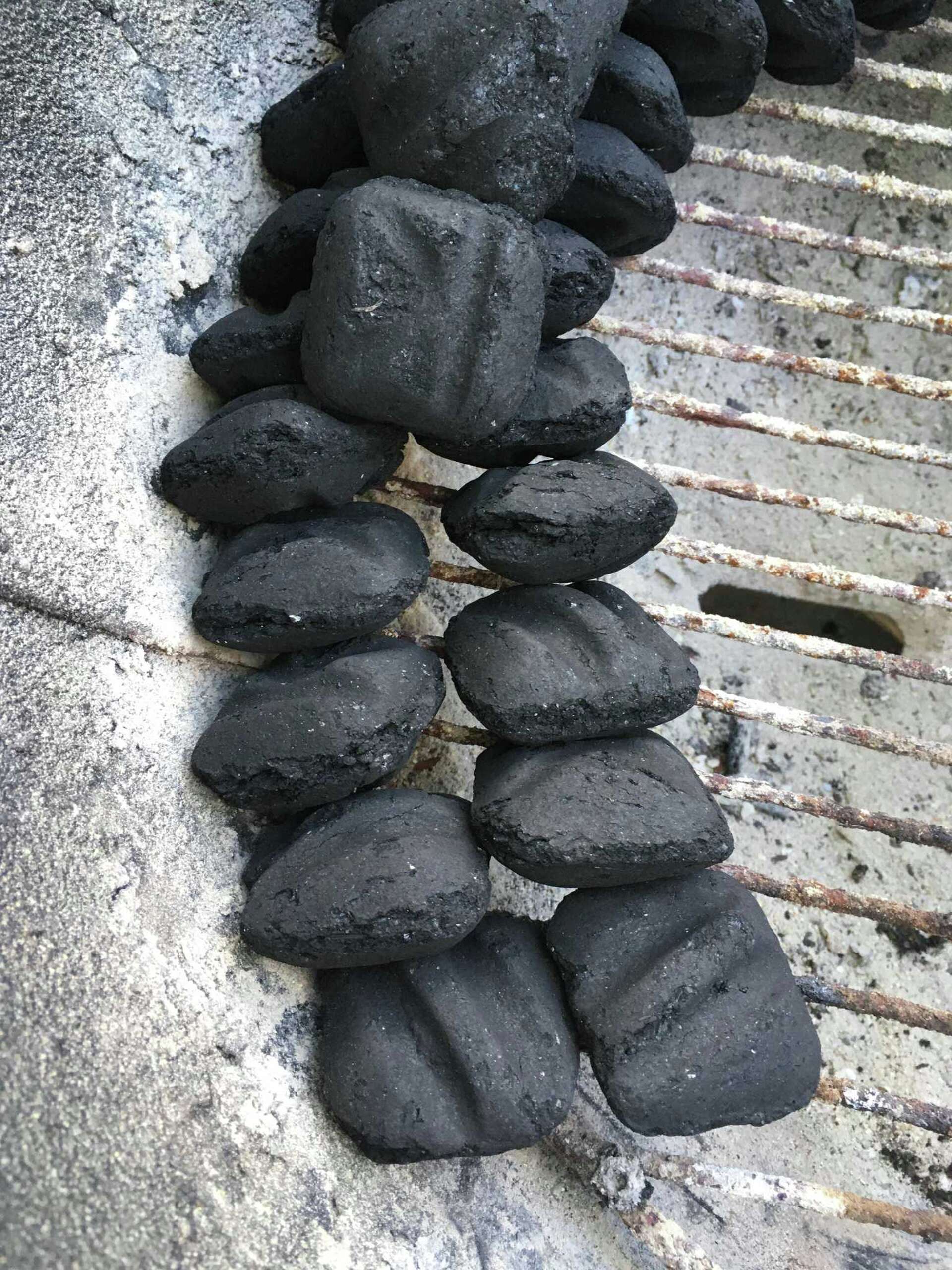 Testing the snake method, turning grills into low-and-slow cookers