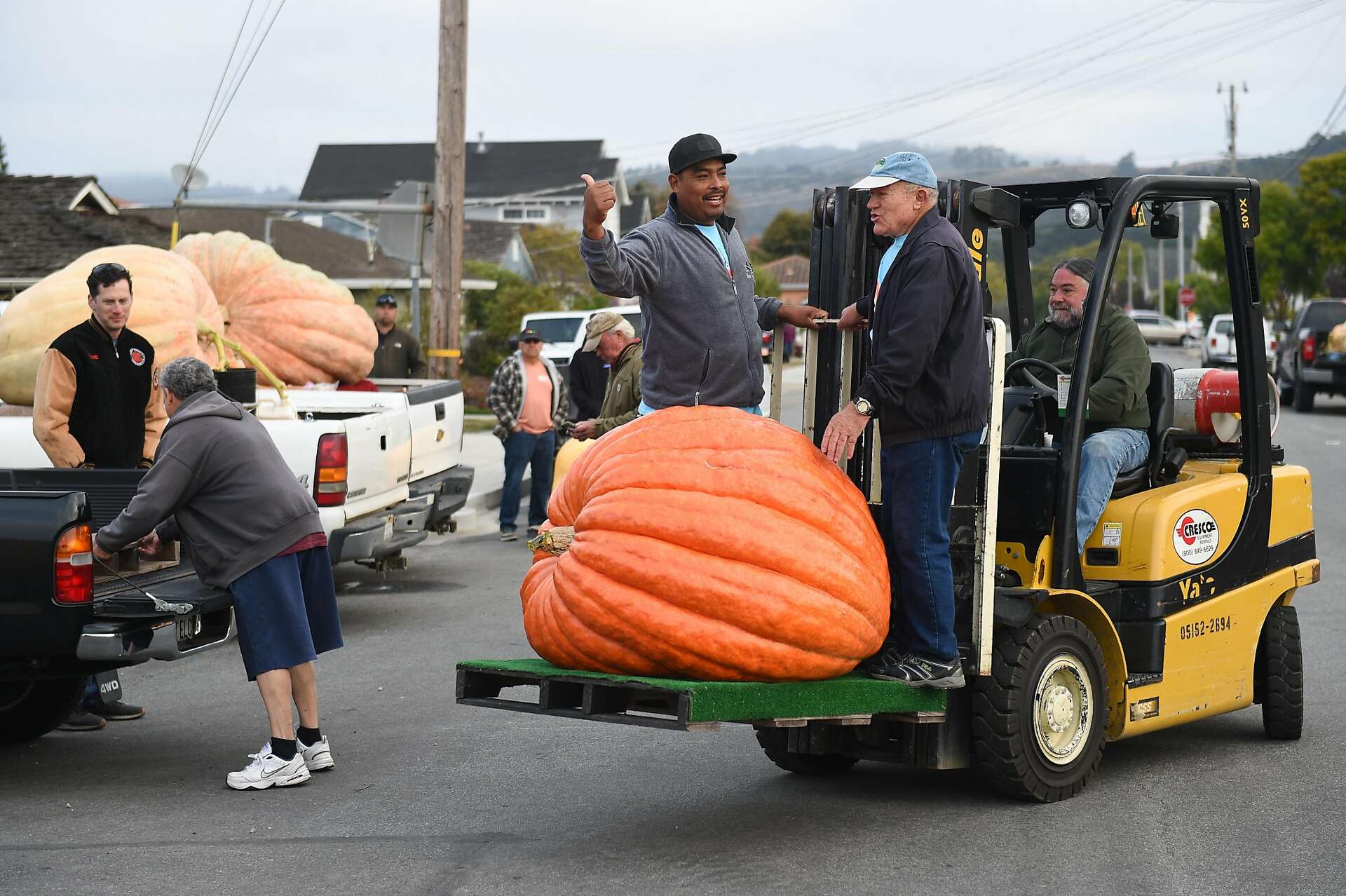 Huge pumpkin weighing 2,175 pounds sets California record in Half Moon Bay