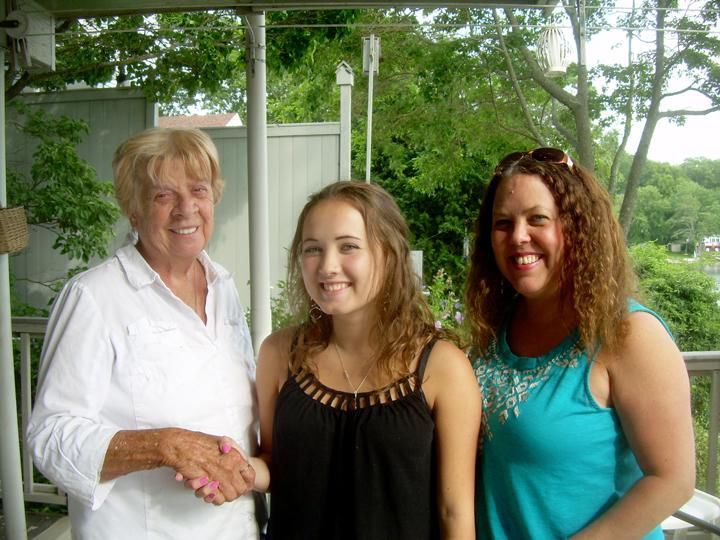 Janet Sola's Instagram, Twitter & Facebook on IDCrawl