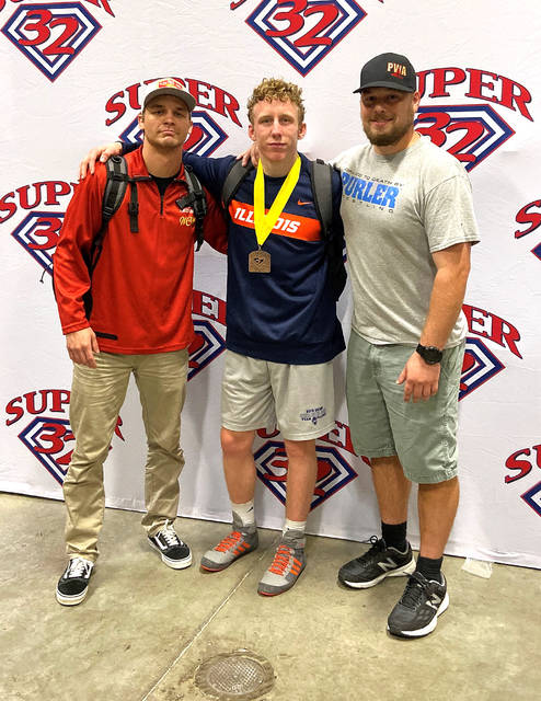 WRESTLING: Odom places 4th at Super 32