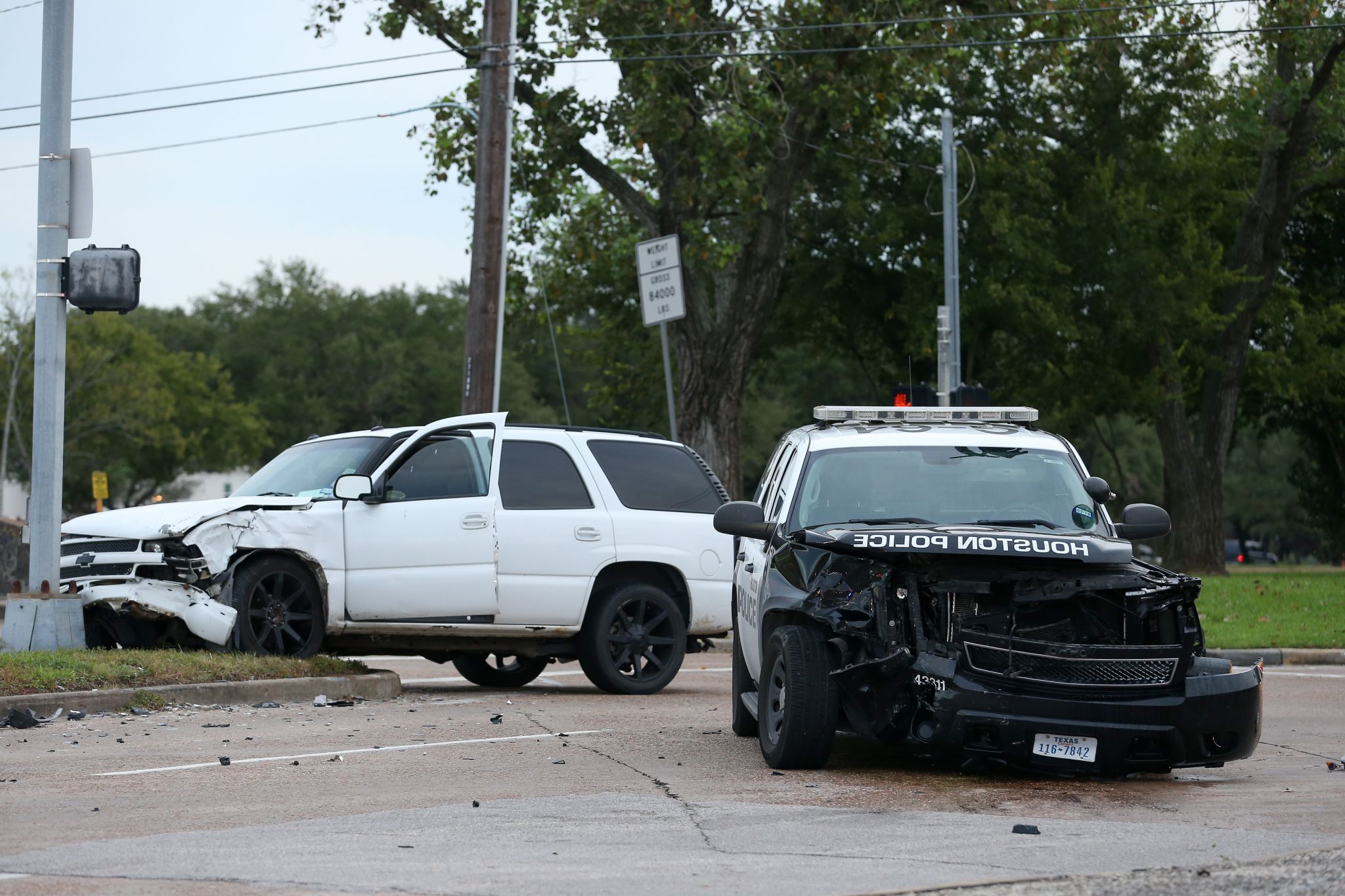 Houston Police Officer Involved In Crash That Sends Suv Into Light Pole