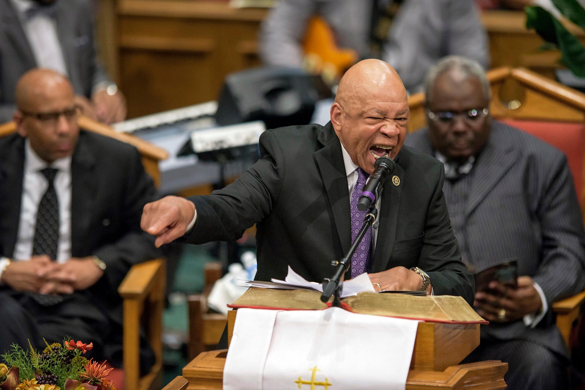 Elijah Cummings, powerful congressman leading Trump probe, dies