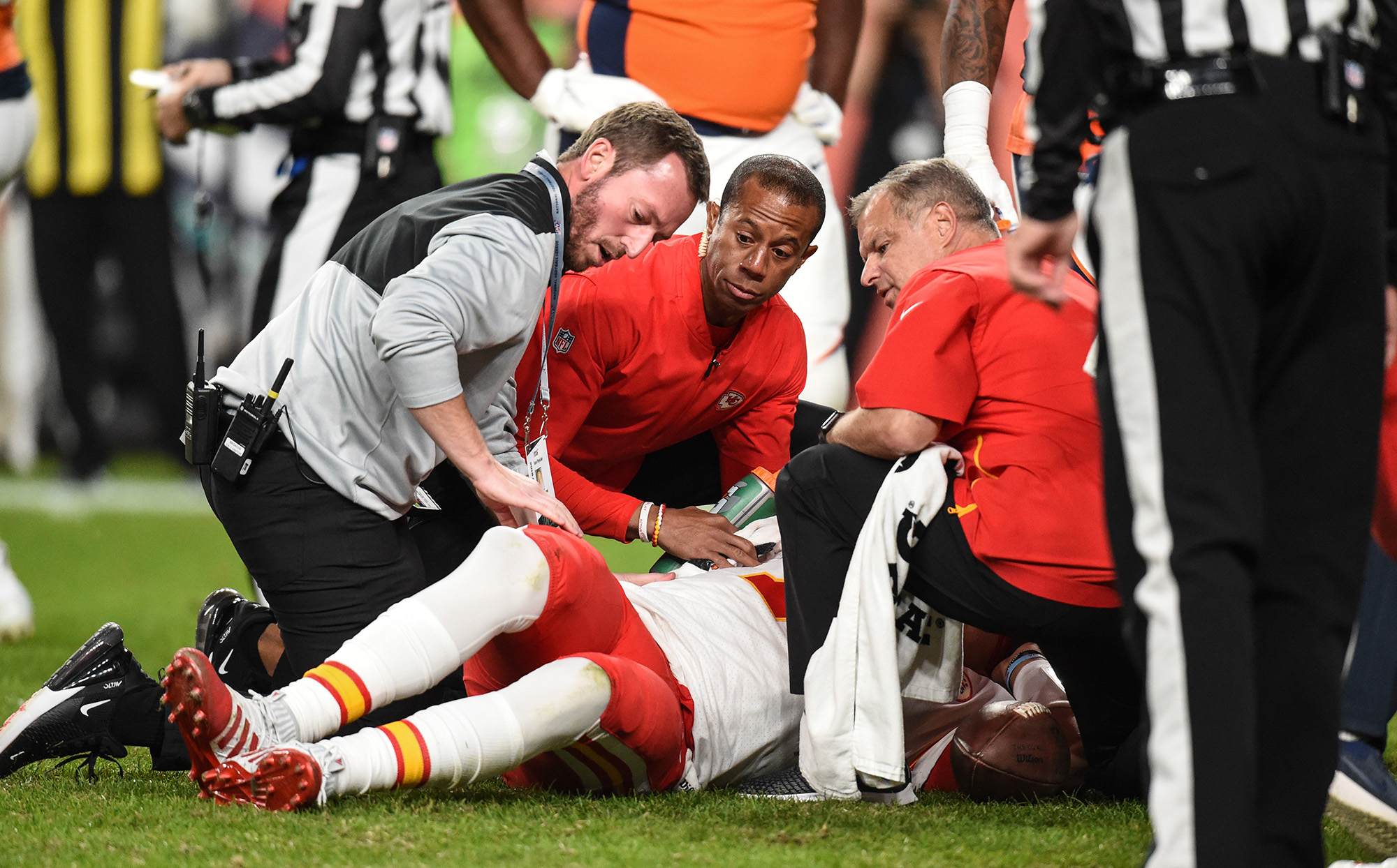 Source: Chiefs QB Patrick Mahomes expected to miss 4-6 weeks with knee ...