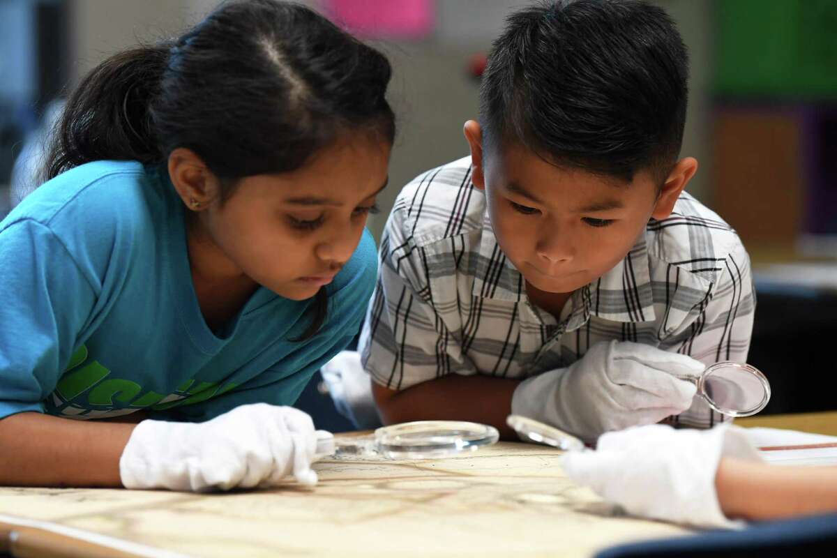 GLO Commissioner brings cannonball, maps to Beaumont classroom