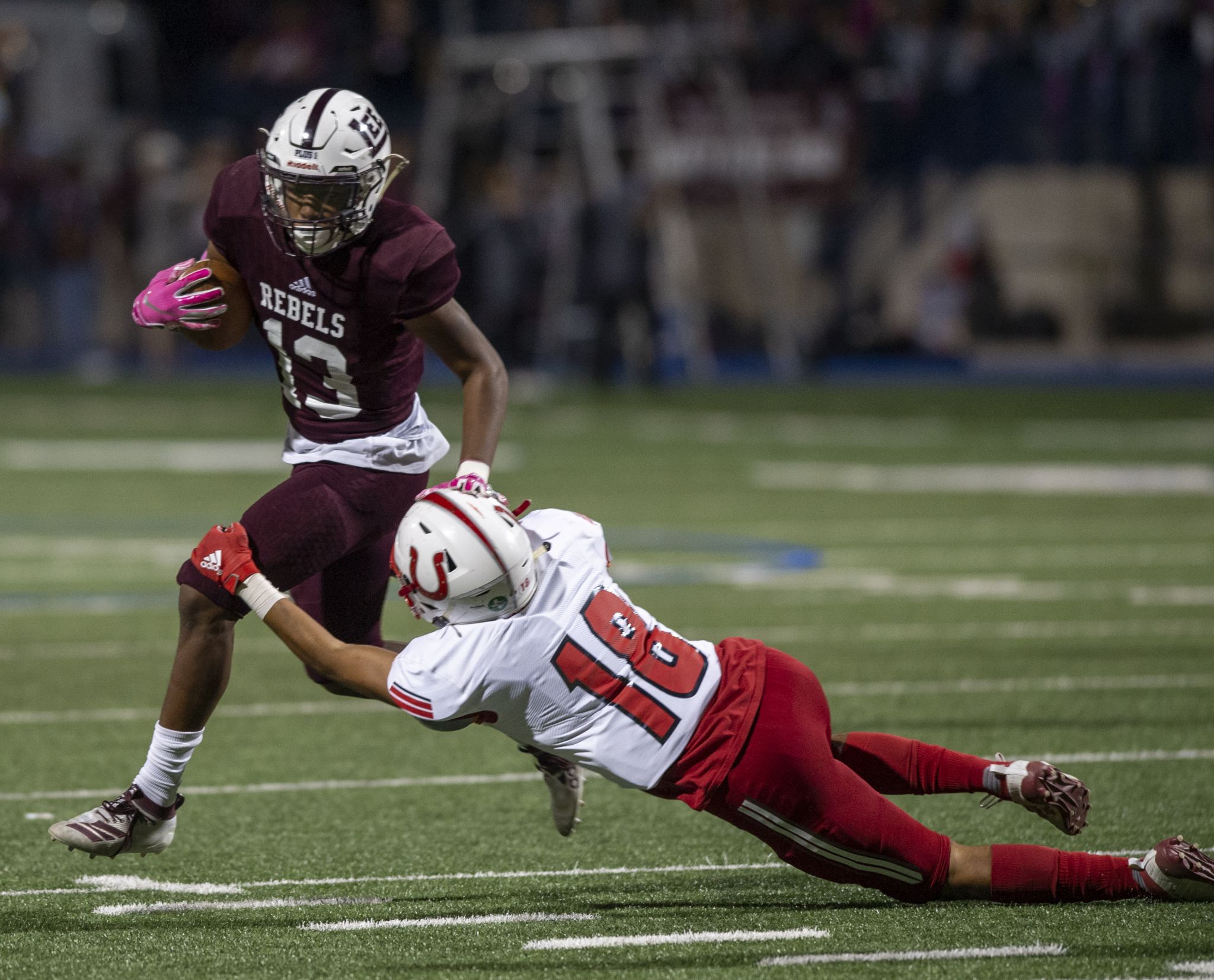 HS FOOTBALL: Davis follows in family’s footsteps as a Rebel