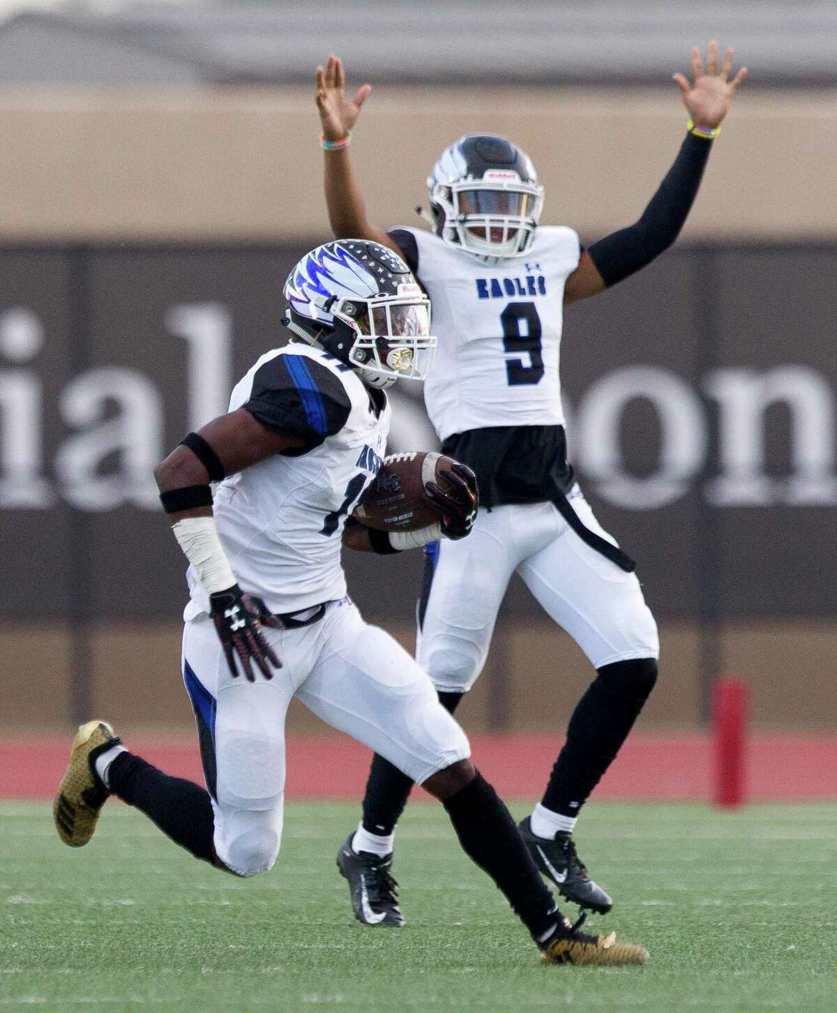 FOOTBALL: New Caney shuts out Kingwood Park, remains unbeaten